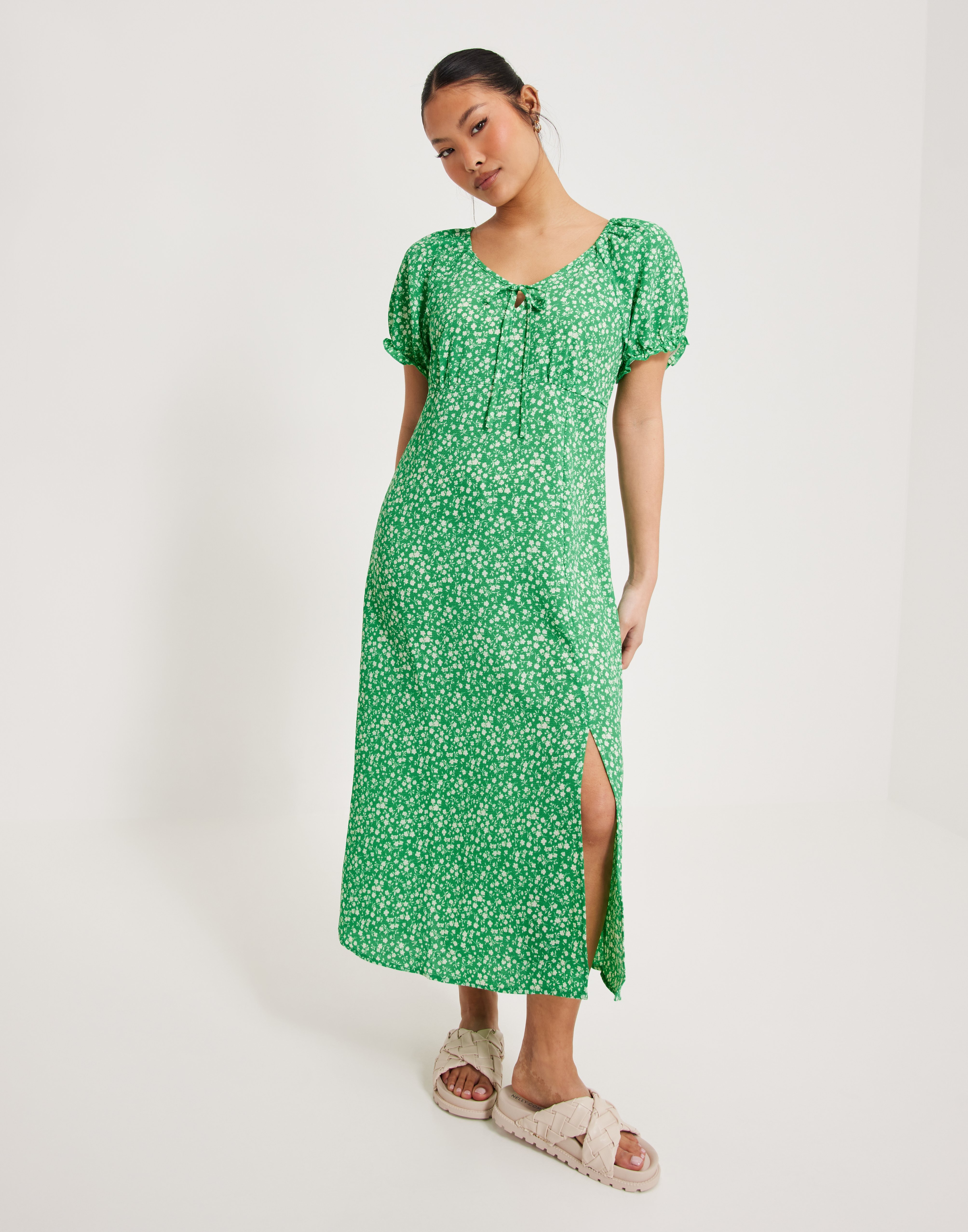 Köp Only ONLNOVA LUX S/S KAI LONG DRESS AOP - Fern Green 354 Mono ...