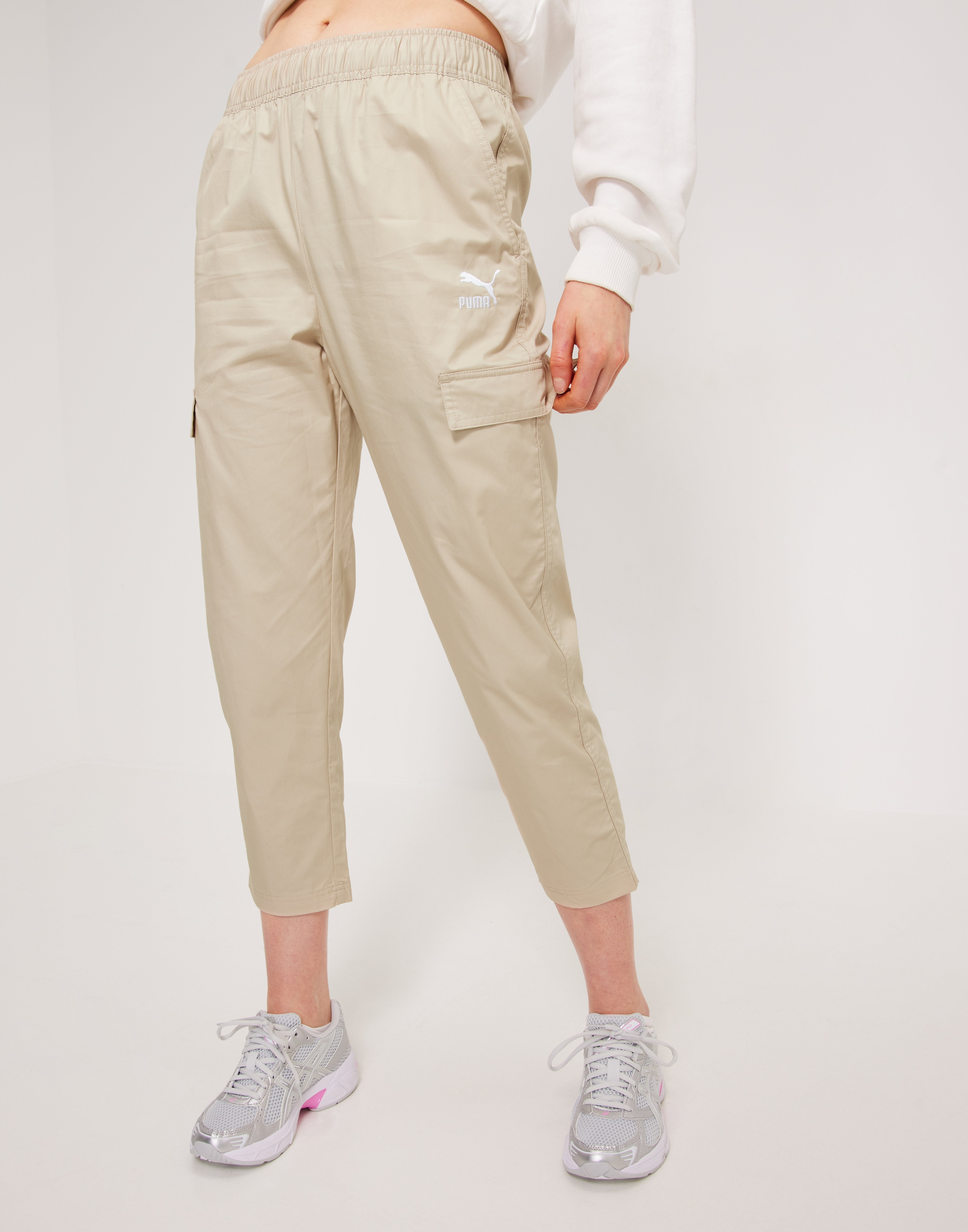 Köp Puma CLASSICS WOVEN PANTS - *NY*Granola | Nelly.com