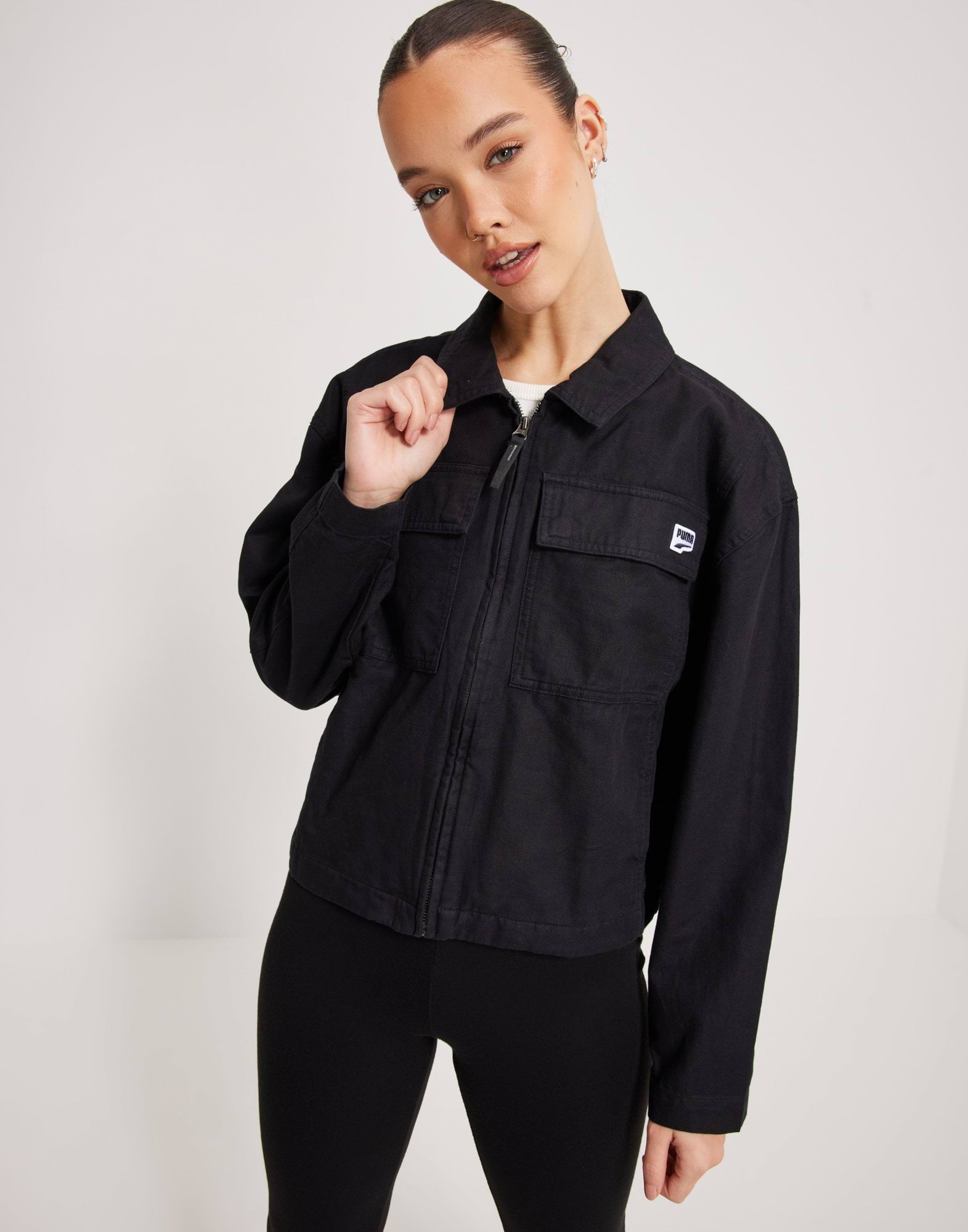 Köp Puma DOWNTOWN JACKET - Black | Nelly.com
