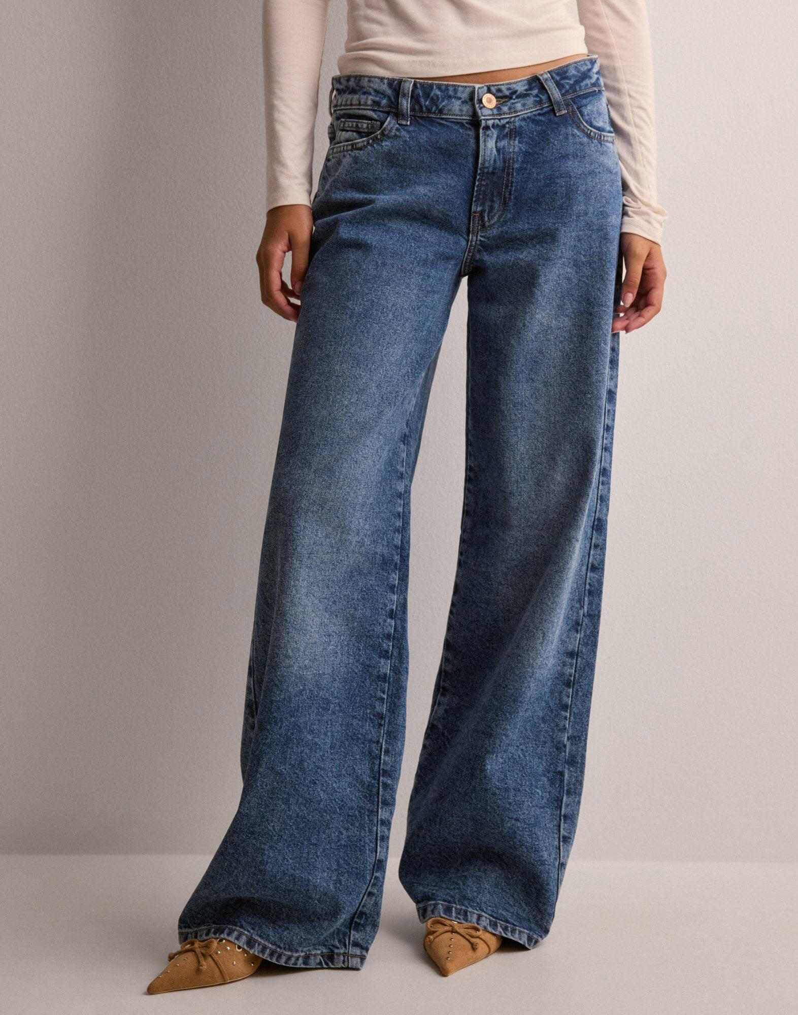 Kjøp Pieces PCSELMA LW WIDE JEANS MB NOOS BC - Medium Blue Denim ...