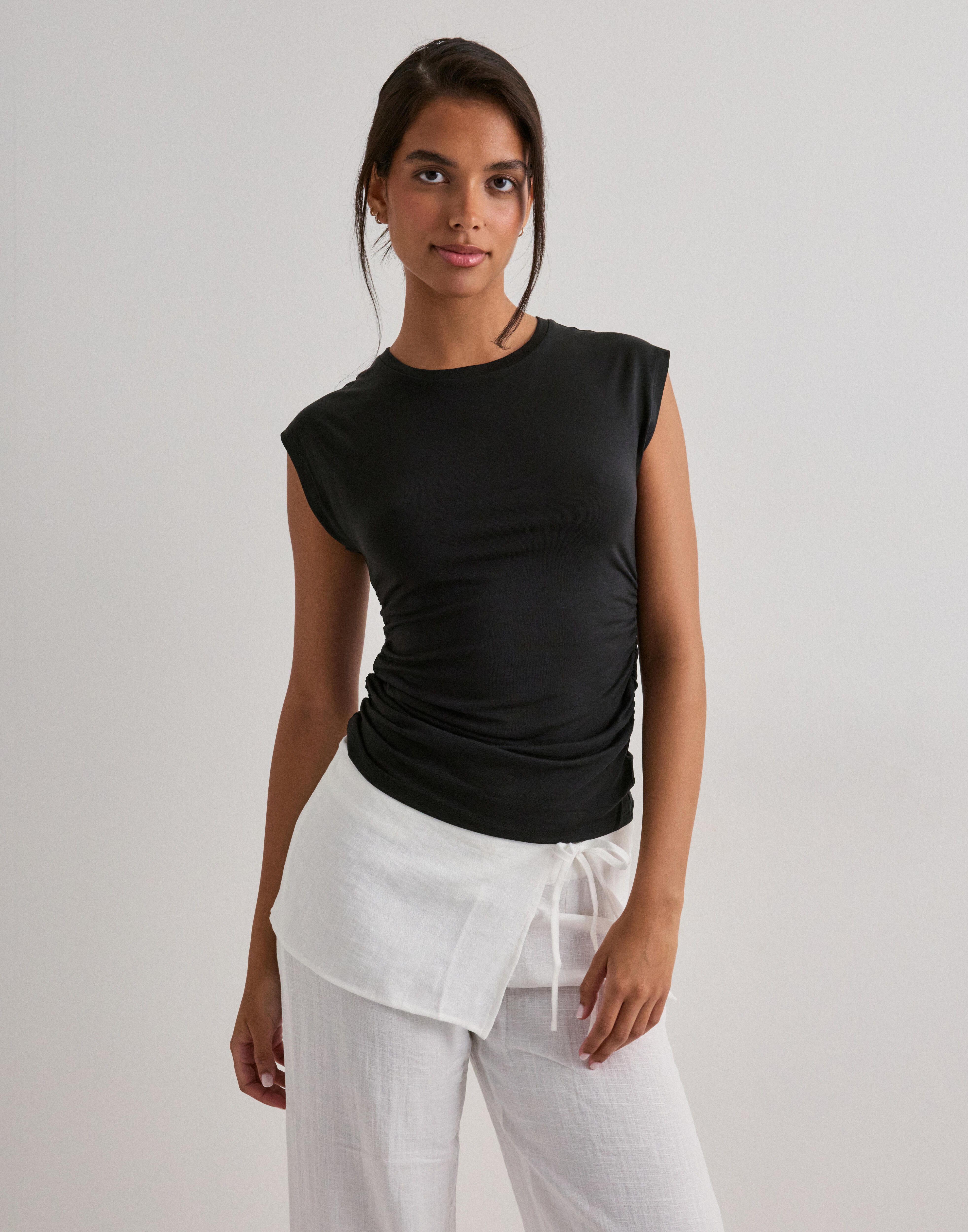 Buy Vero Moda VMAVASARAH SL TOP JRS NOOS - Black | Nelly.com