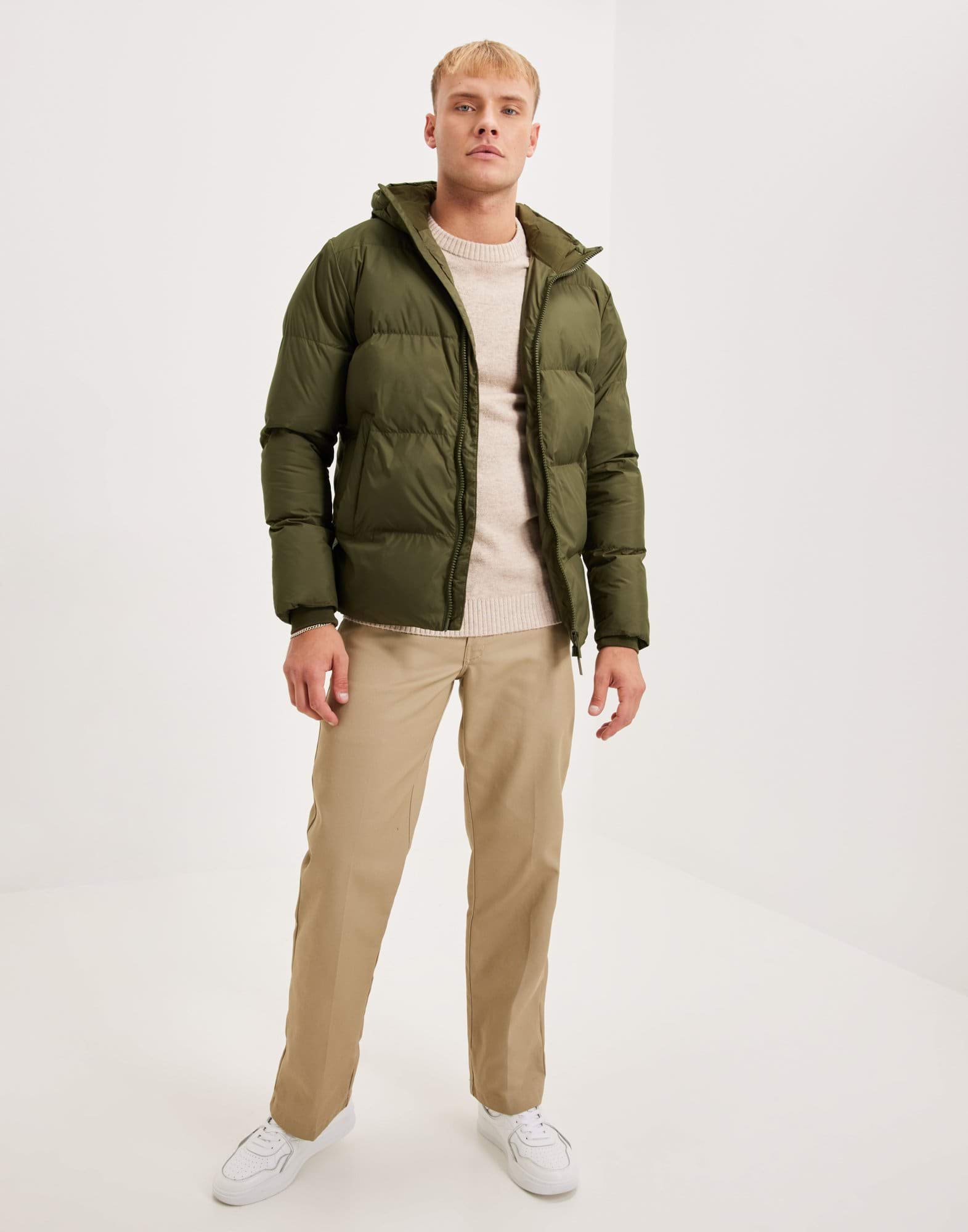 Köp Selected Homme SLHDAVID SHORT PUFFER JACKET EX - Dark Olive | NLYMAN