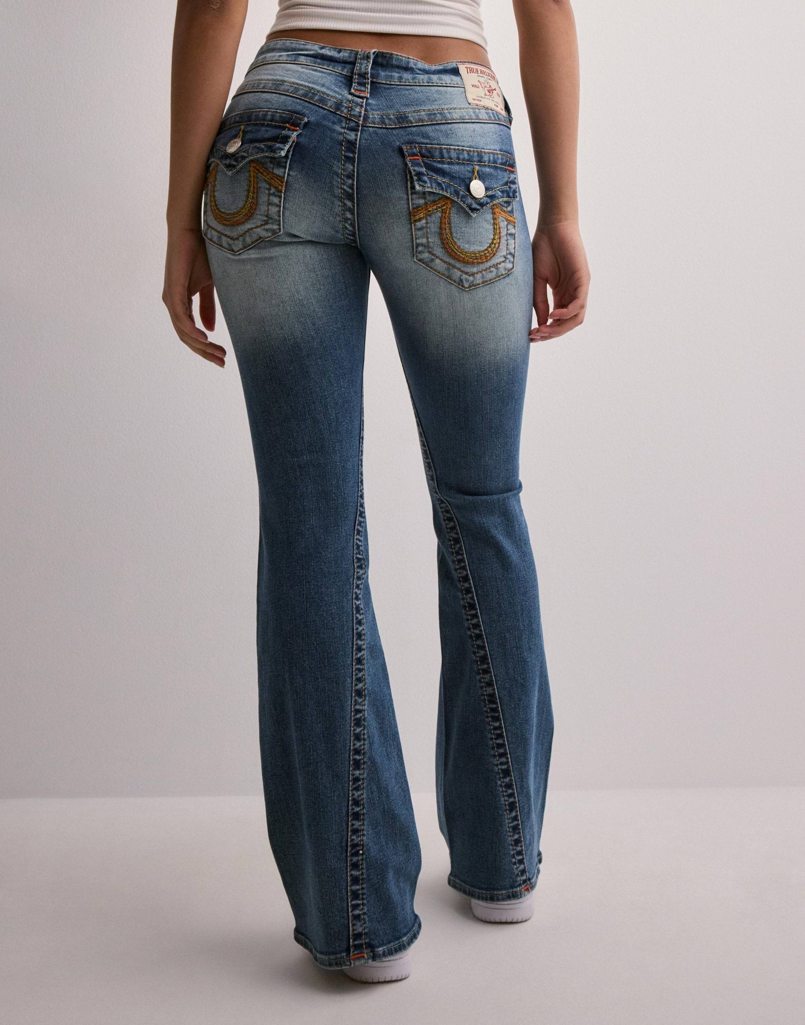 Köp True Religion RAINBOW PKT JOEY LR FLARE BIG T - ITONDA | Nelly.com