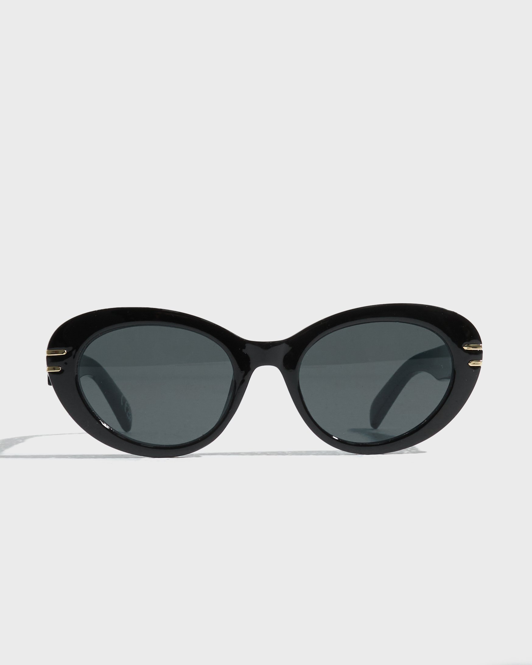 Köp Nelly Soft Cat Eye Sunnies - Black | Nelly.com