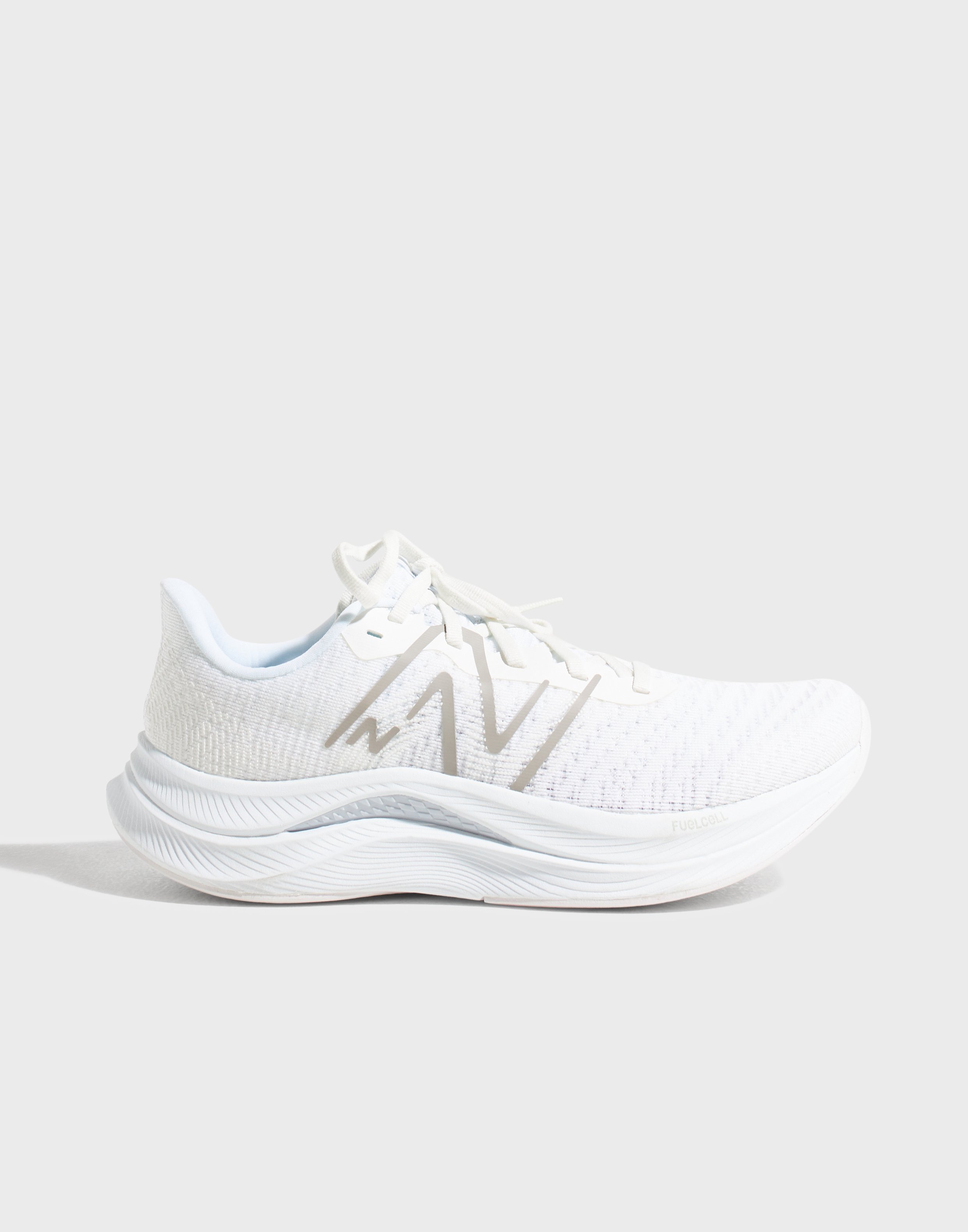 Köp New Balance WFCPR - White | Nelly.com
