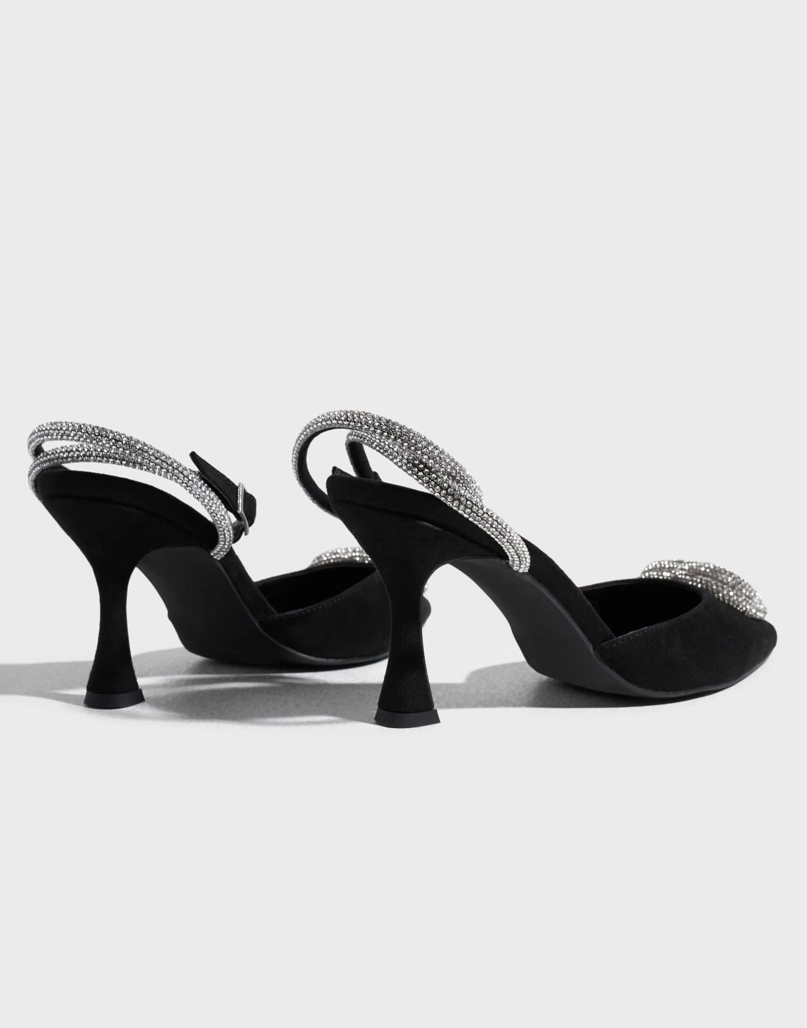Köp Nelly Rhinestone Heart Pump - Black | Nelly.com