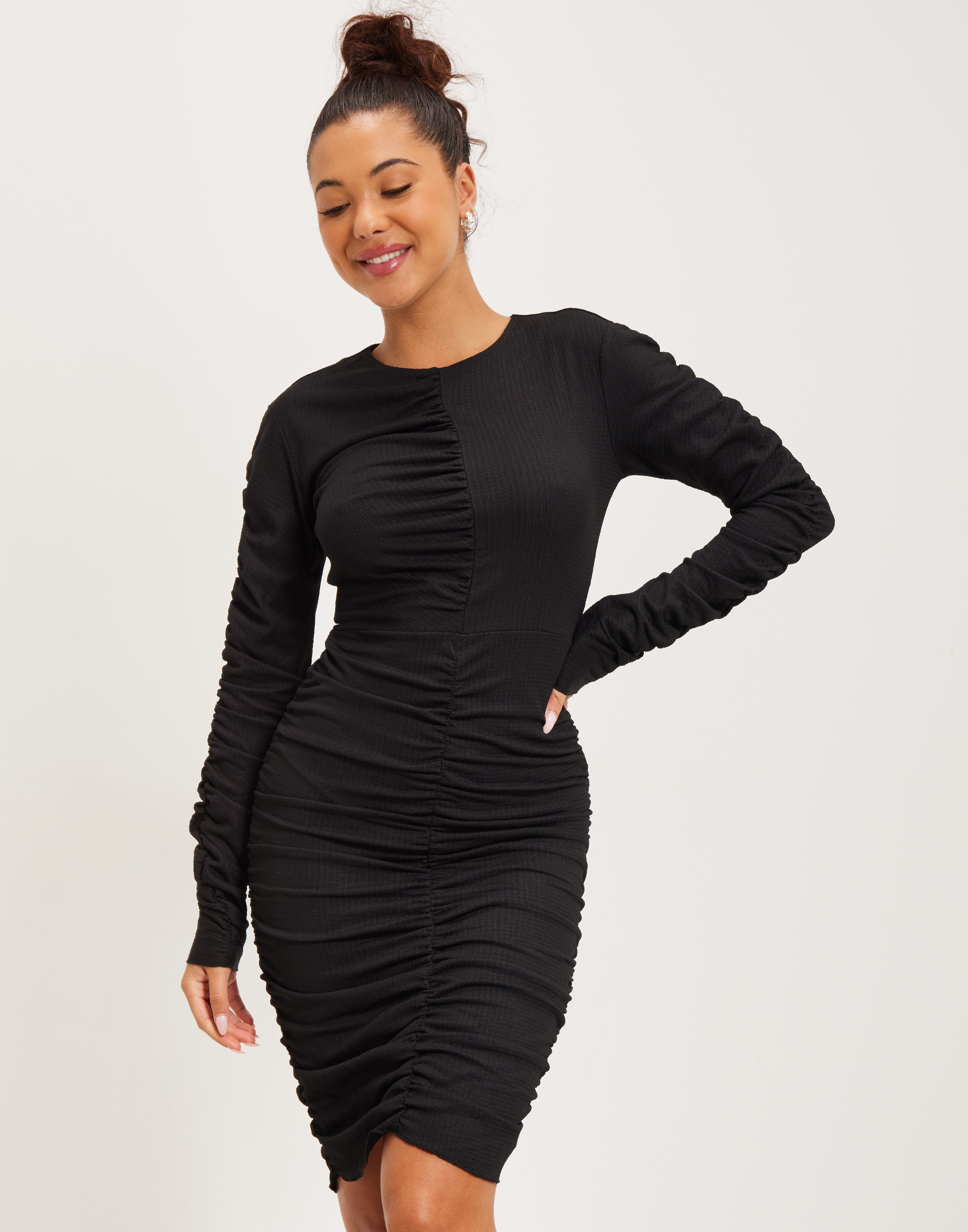 Osta Mads Nørgaard Pollux Aachen Dress - Black | Nelly.com Osta Mads Nørgaard Pollux Aachen Dress - Black | Nelly.com