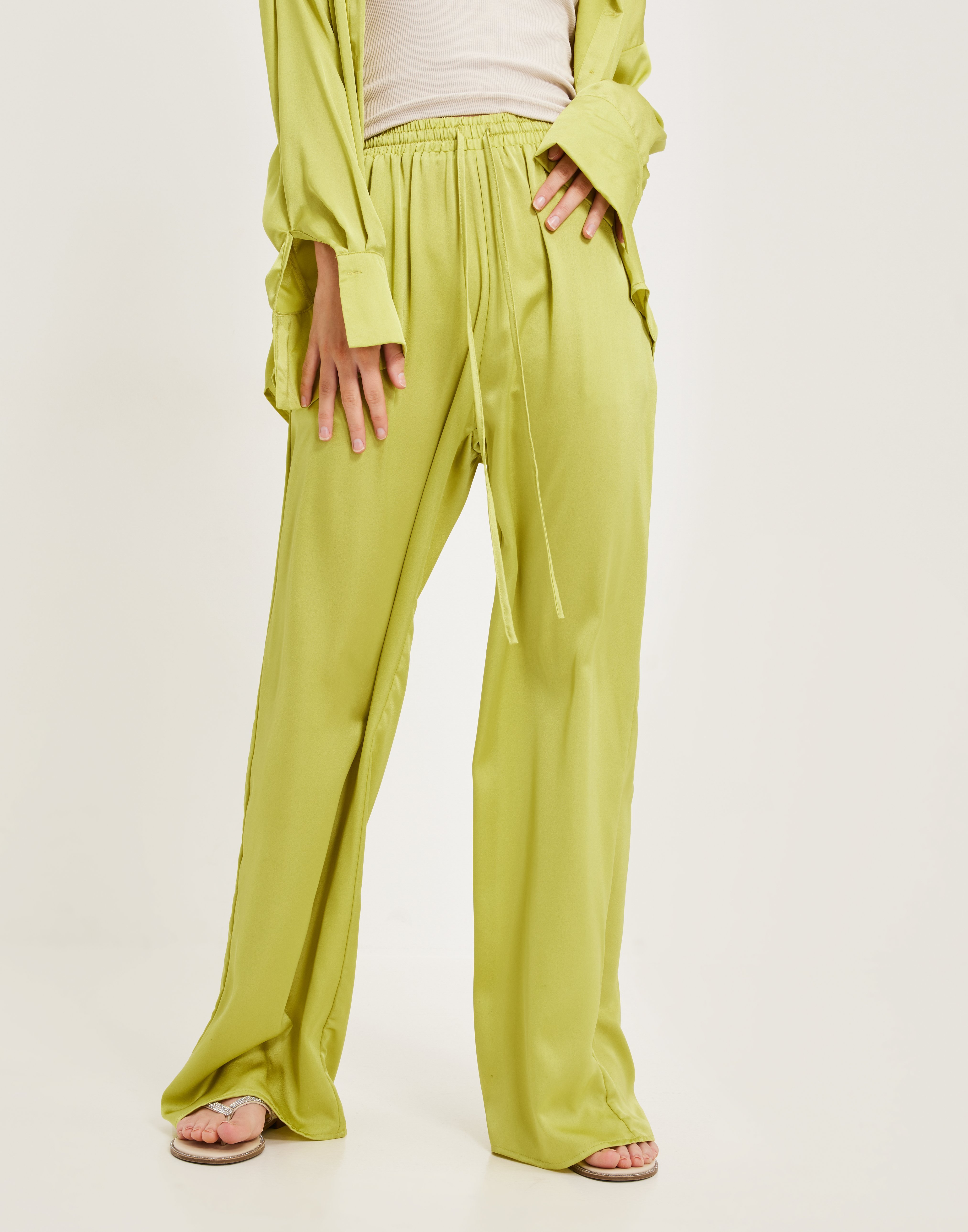 Köp Public Desire SATIN TIE WAIST LOOSE FIT TROUSER - Lime | Nelly.com