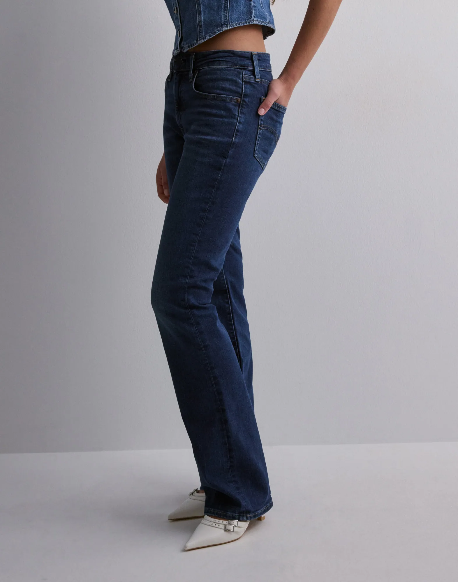 Köp Levi's 725 HIGH RISE BOOTCUT - Dark Blue | Nelly.com