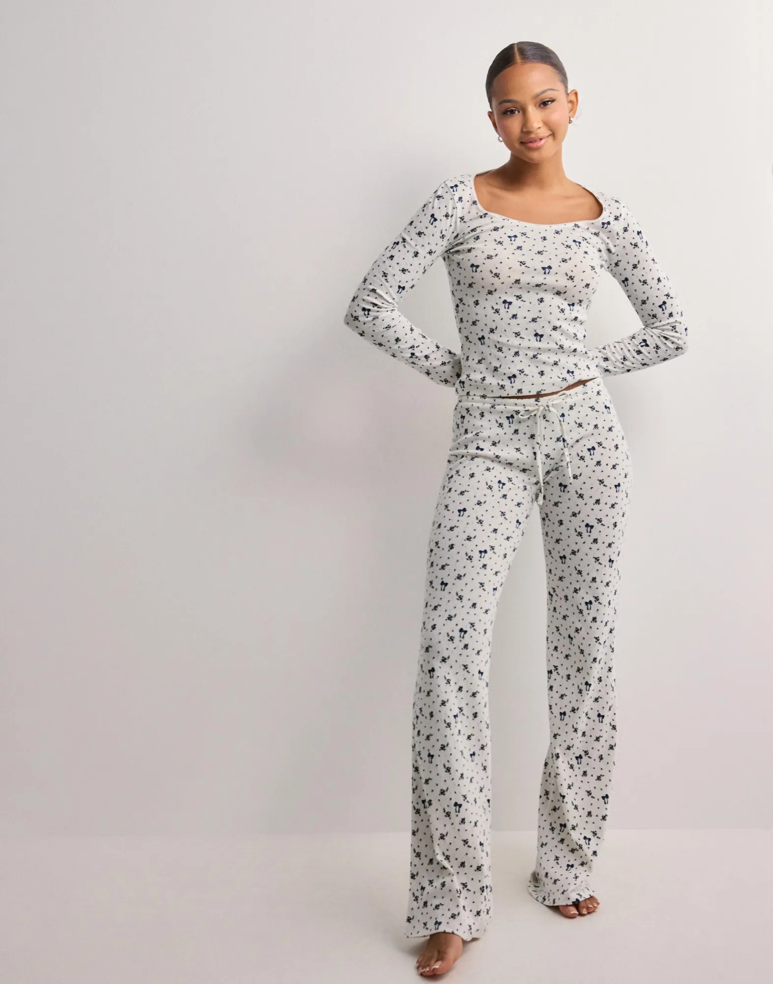 Kjøp Nelly Cute Print Pants - Blue Pattern | Nelly.com