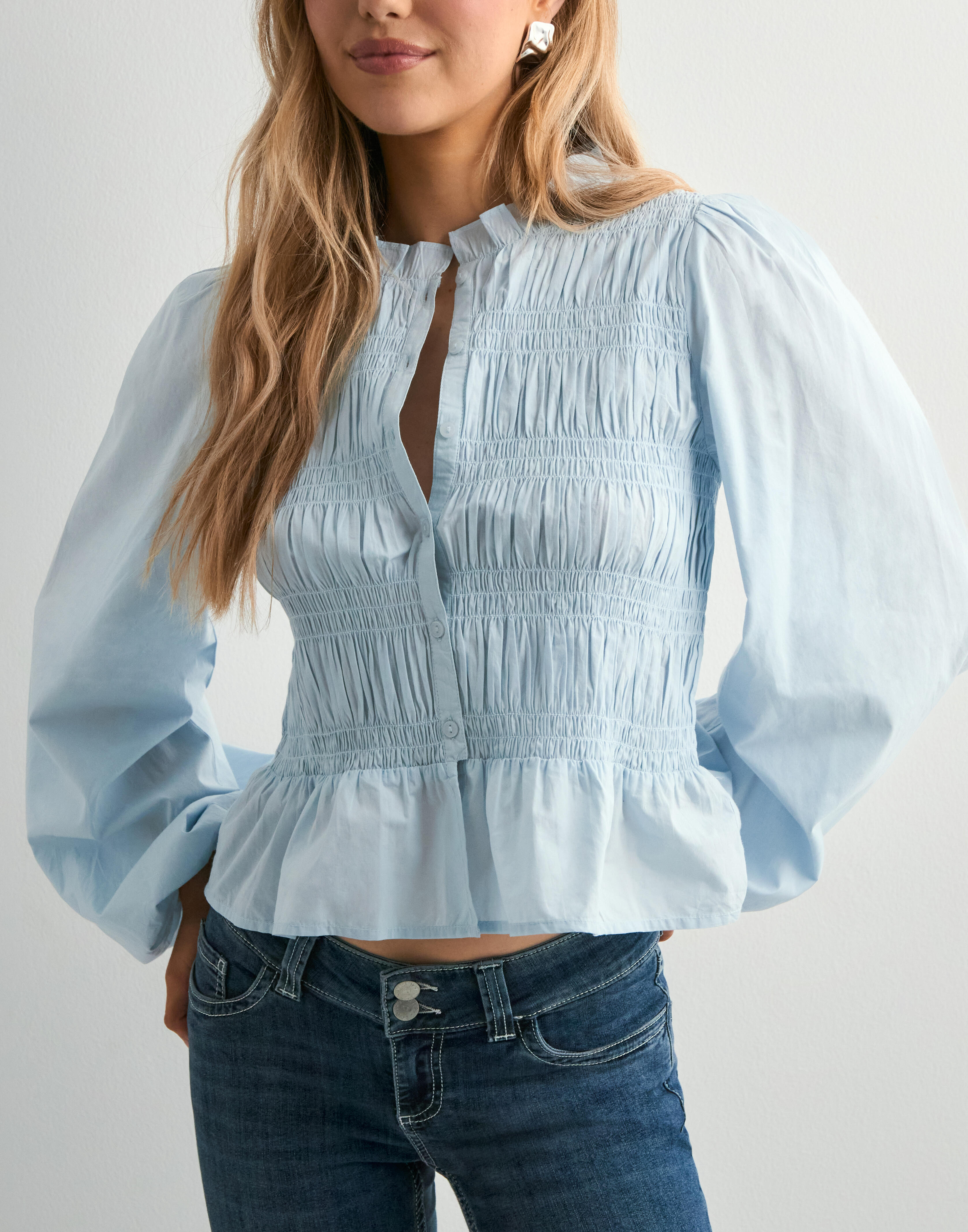 Kjøp Nelly Flirty Smock Blouse - Light Blue | Nelly.com
