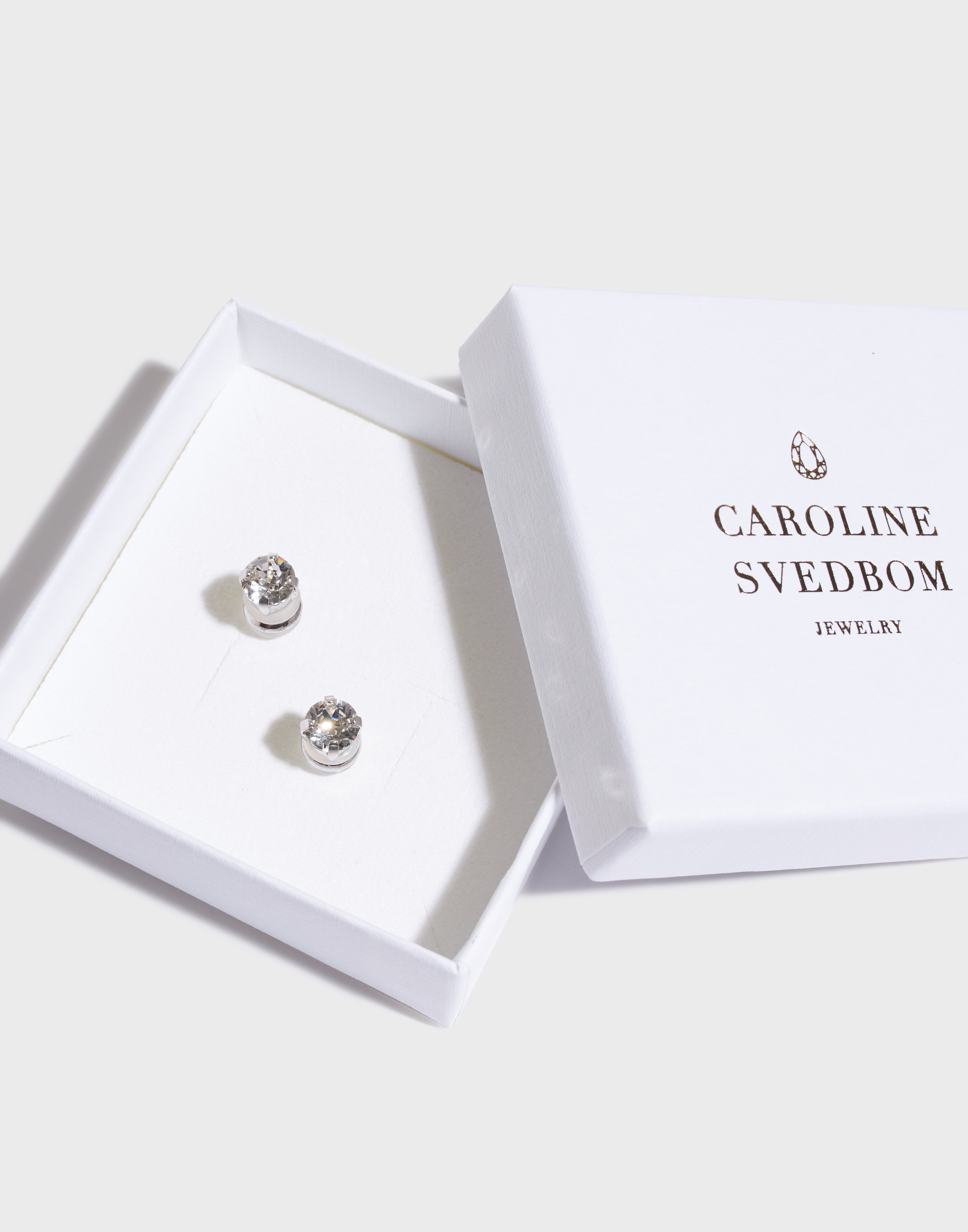 Köp Caroline Svedbom MINI STUD EARRINGS - *NY*Crystal/Rhodium | Nelly.com