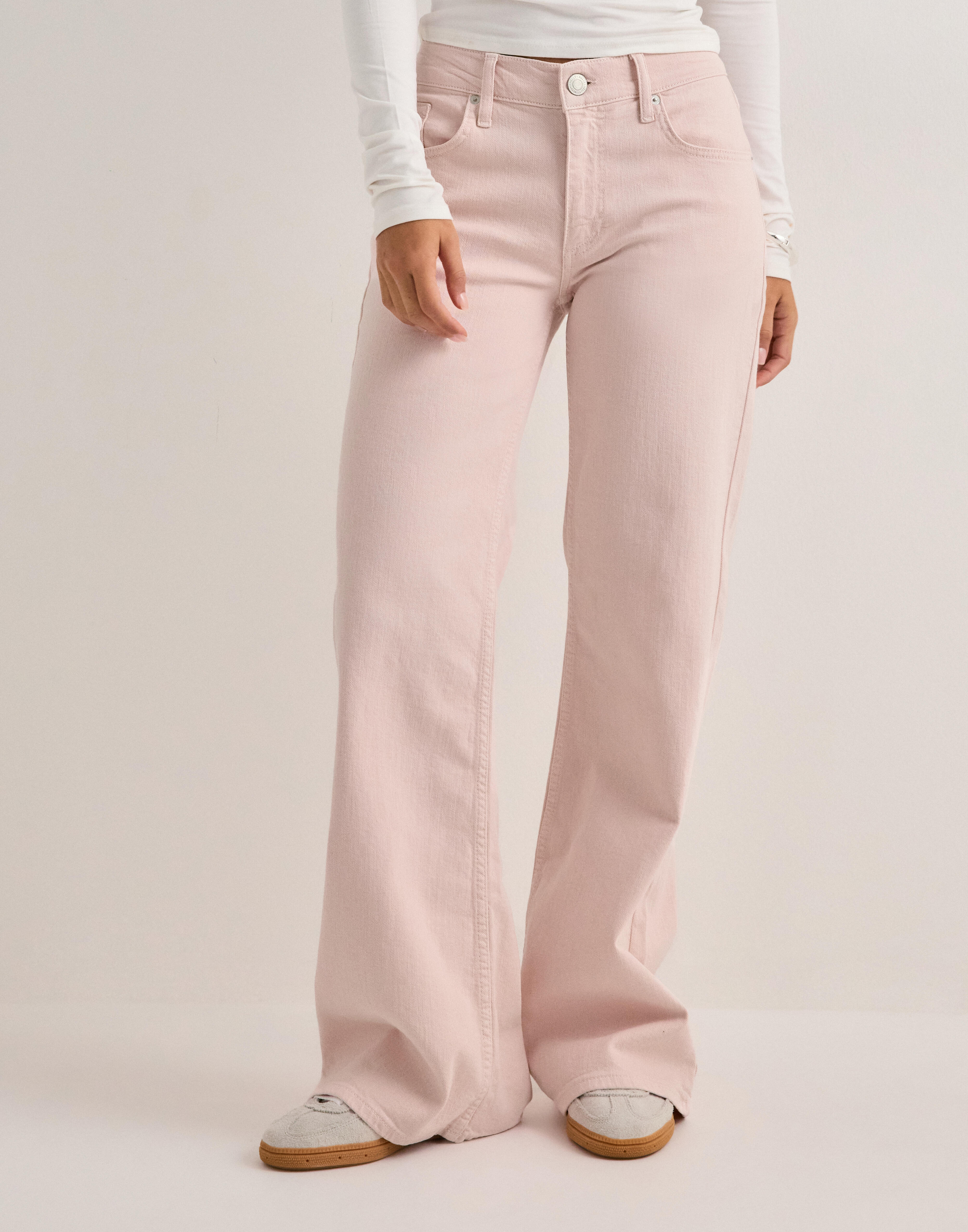 Kjøp Nelly Loose Flare Jeans - Light Pink | Nelly.com