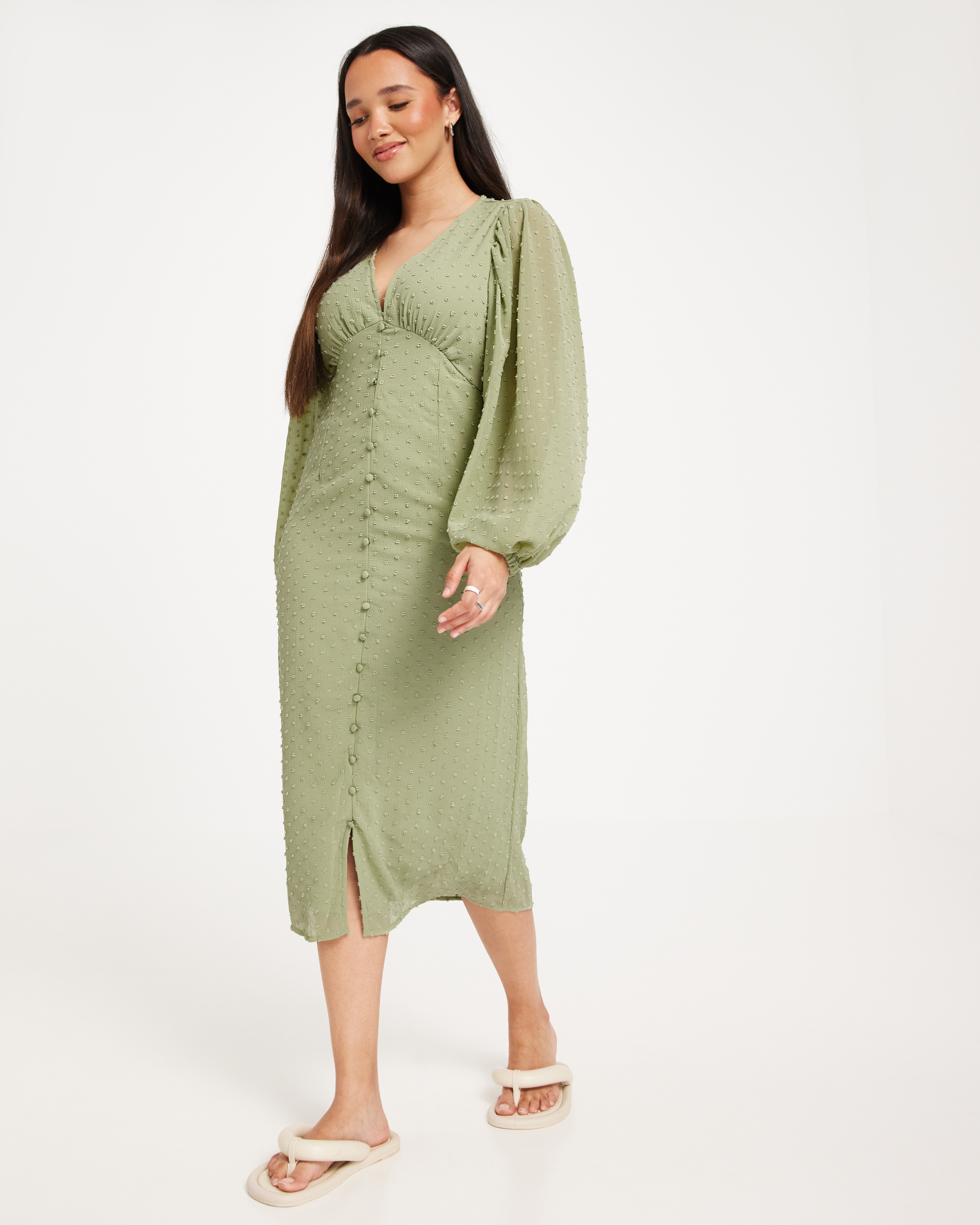 Köp Vero Moda VMDORA DOBBY LS V-NECK CALF DRESS W - Reseda | Nelly.com