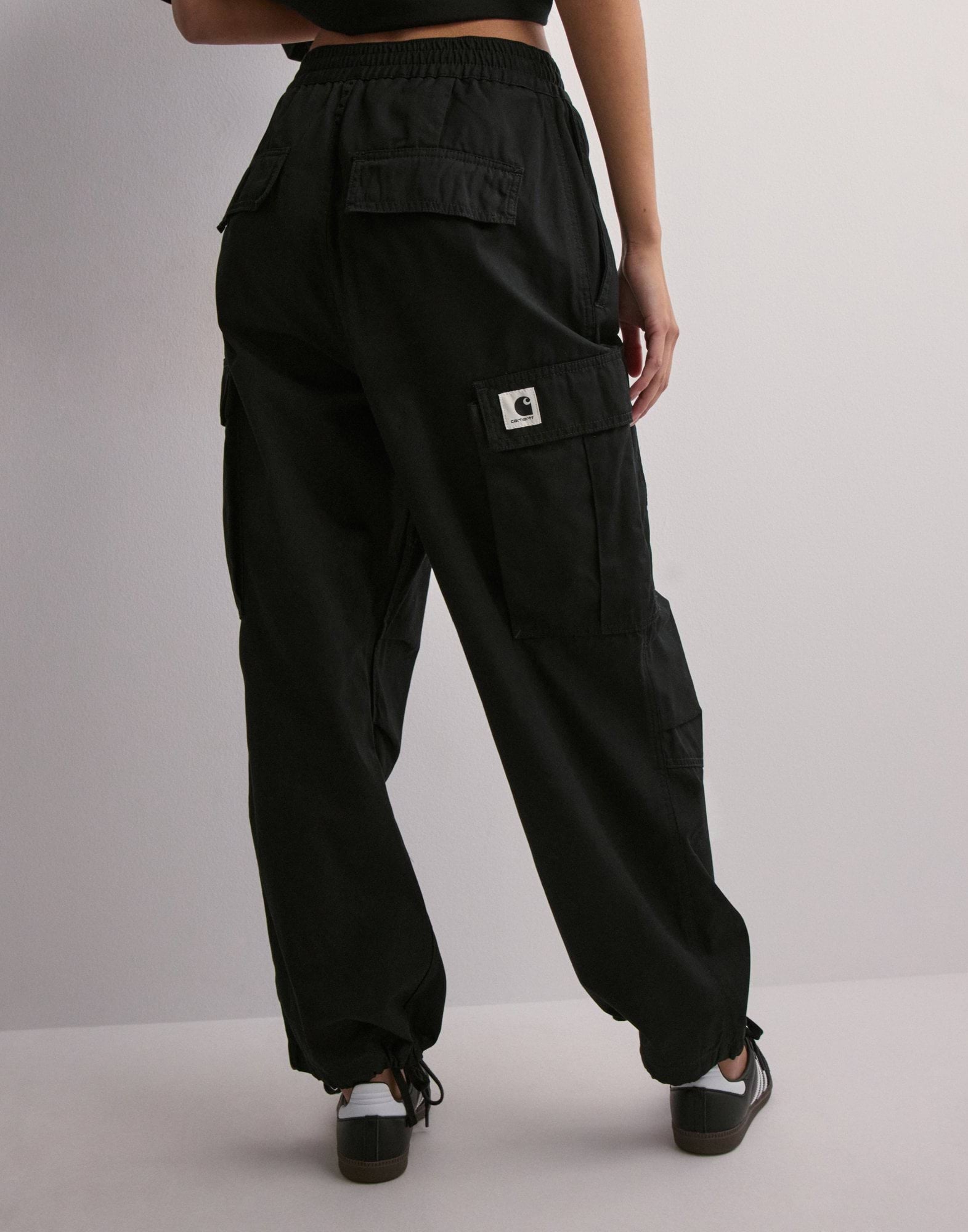 Osta Carhartt WIP W' Jet Cargo Pant - Black | Nelly.com