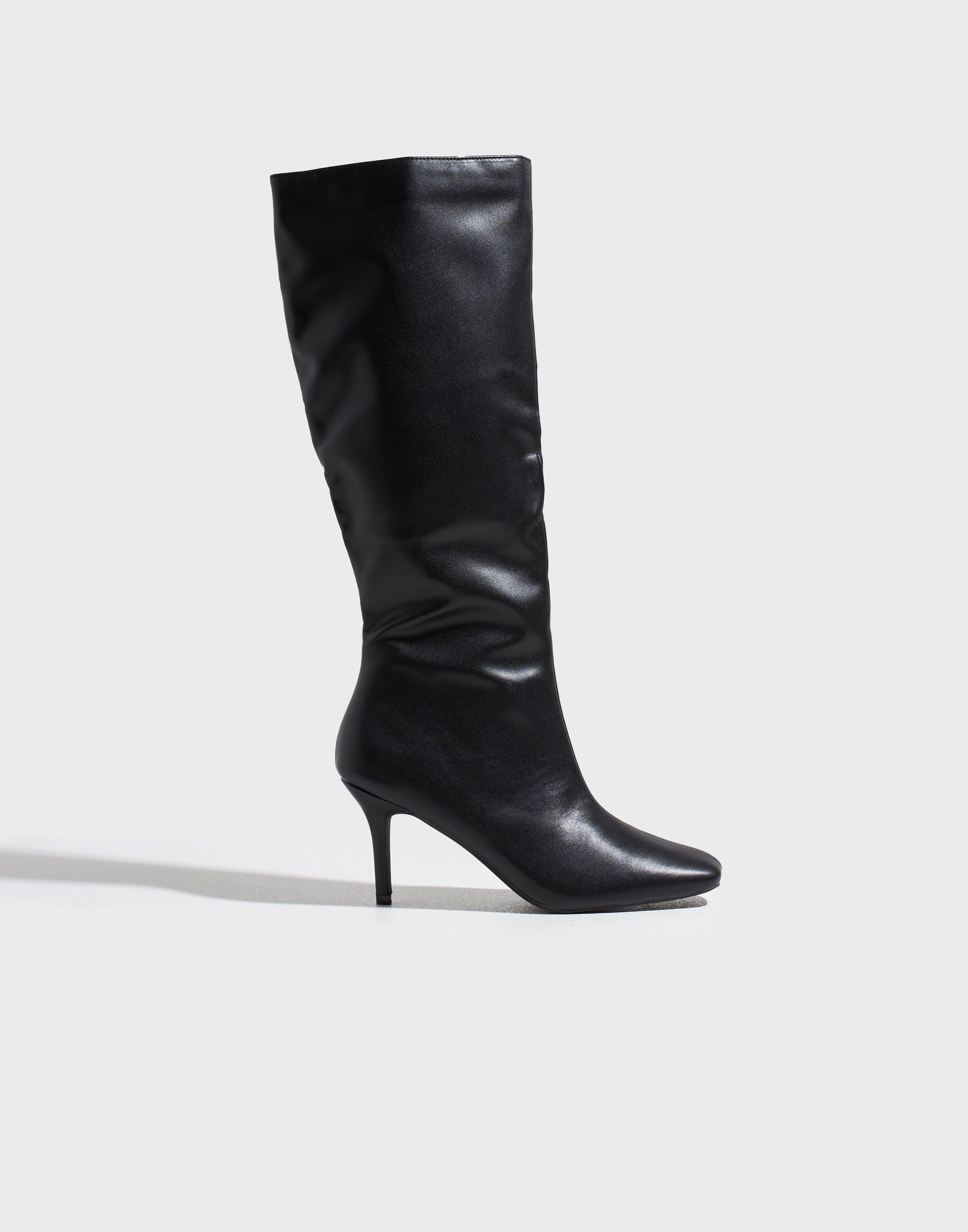 Köp Nelly Squared Slim Boot - Black | Nelly.com
