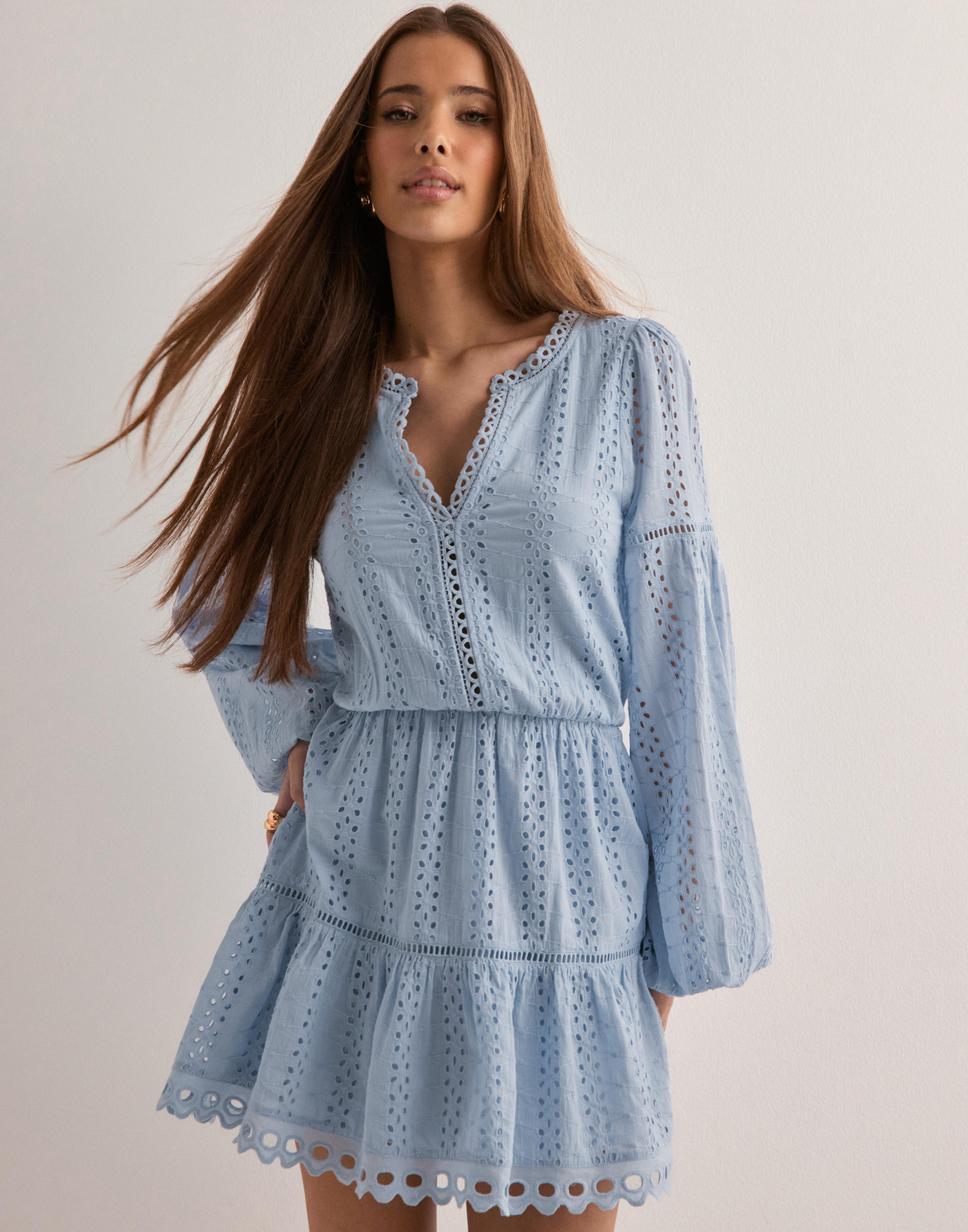 Köp Nelly Embroidered Dress - Light Blue | Nelly.com