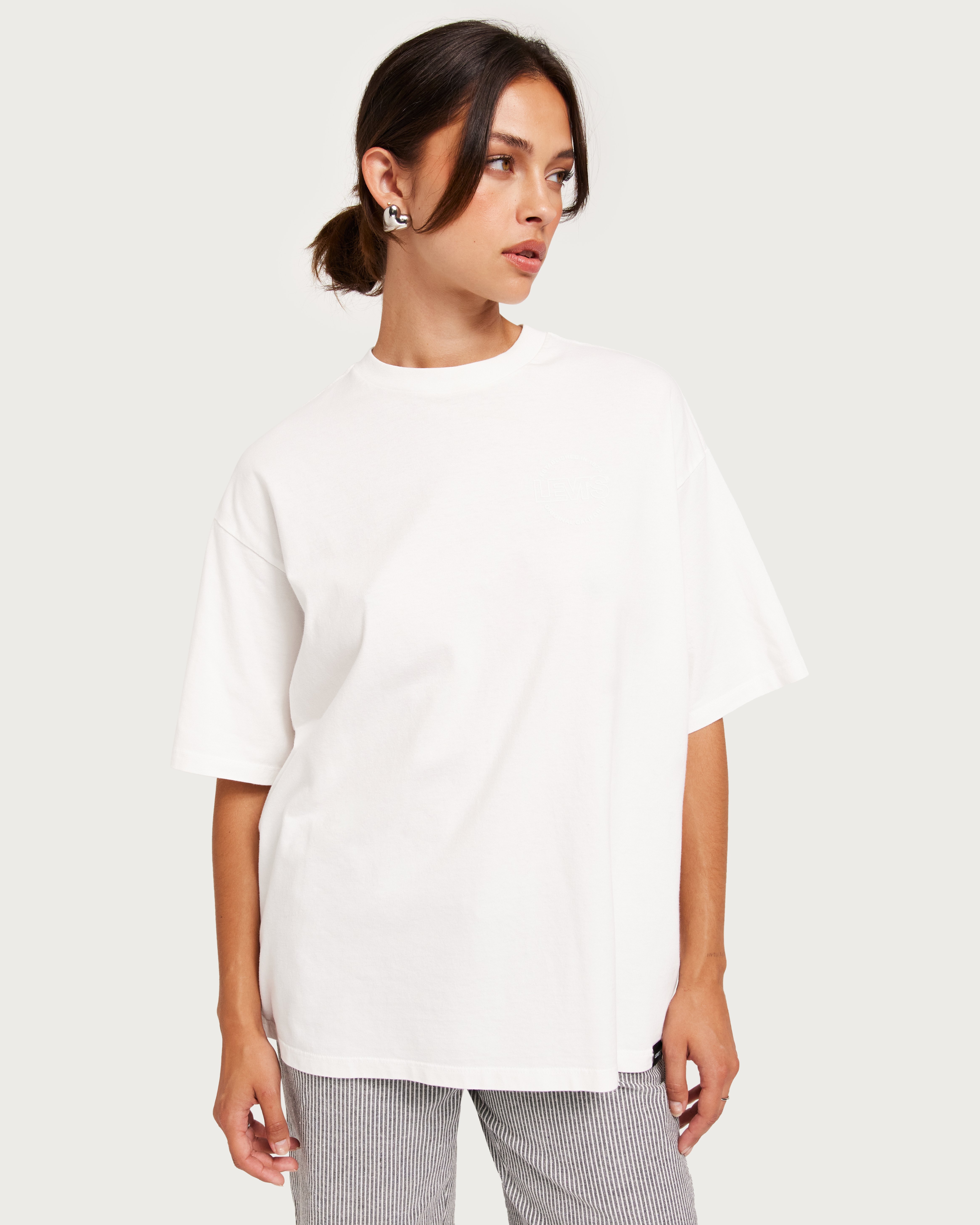 Köp Levi's GRAPHIC SHORT STACK TEE - Neutrals | Nelly.com