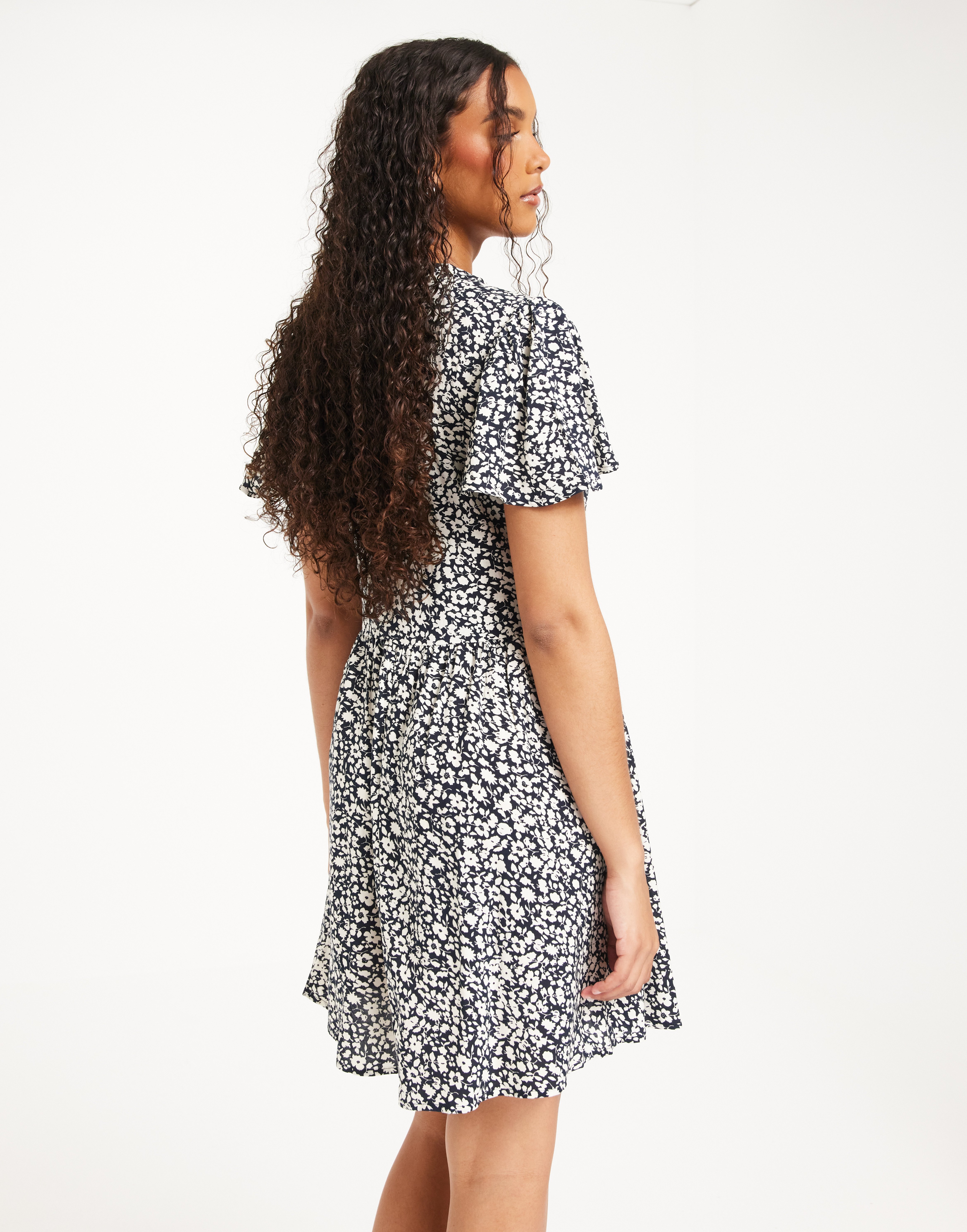 Köp JDY JDYSTARR LIFE S/S V-NECK DRESS WVN - Sky Captain Daisy Flower ...