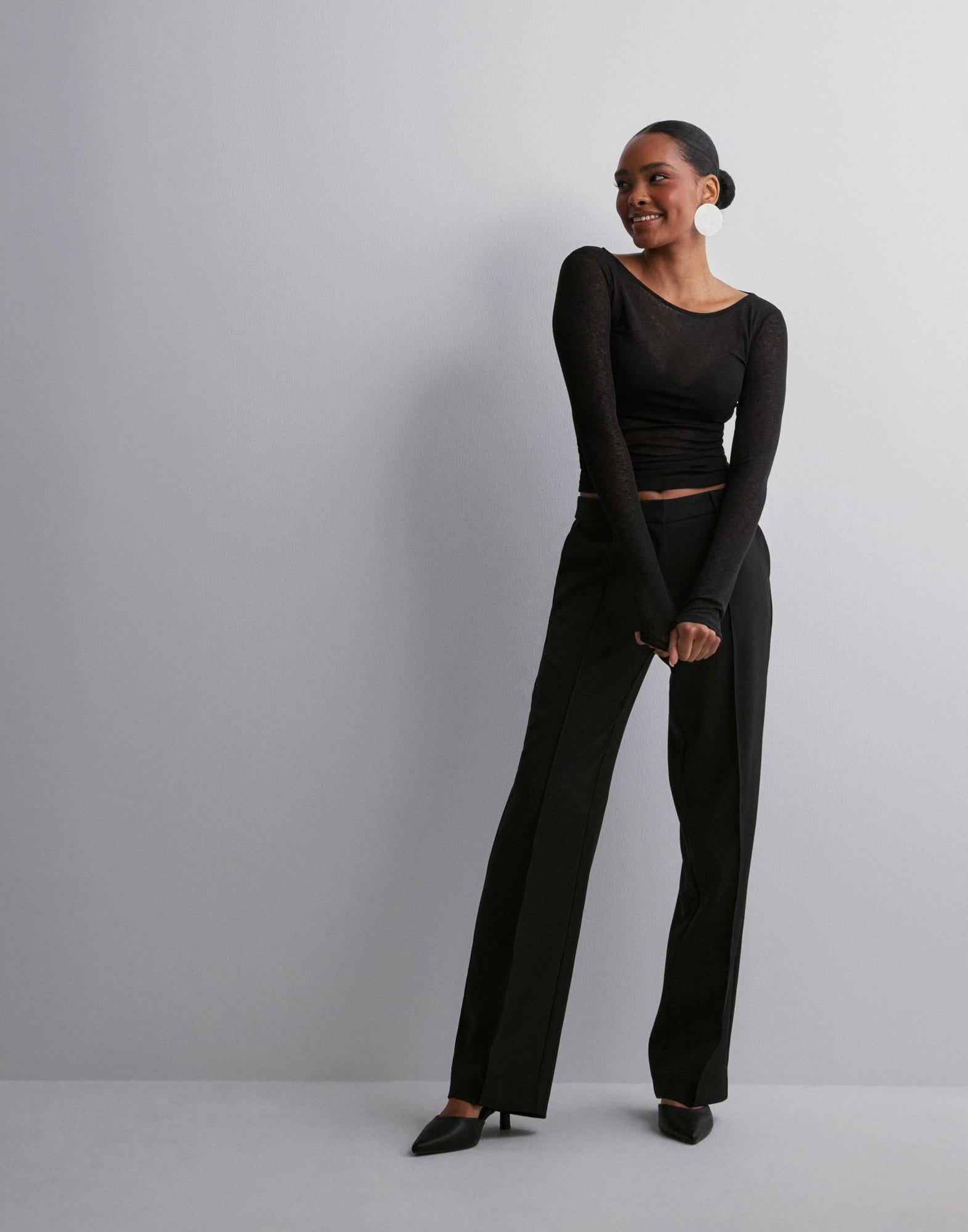 Osta Only ONLASTRID LW PIN STRAIGHT PANT TLR - Black | Nelly.com