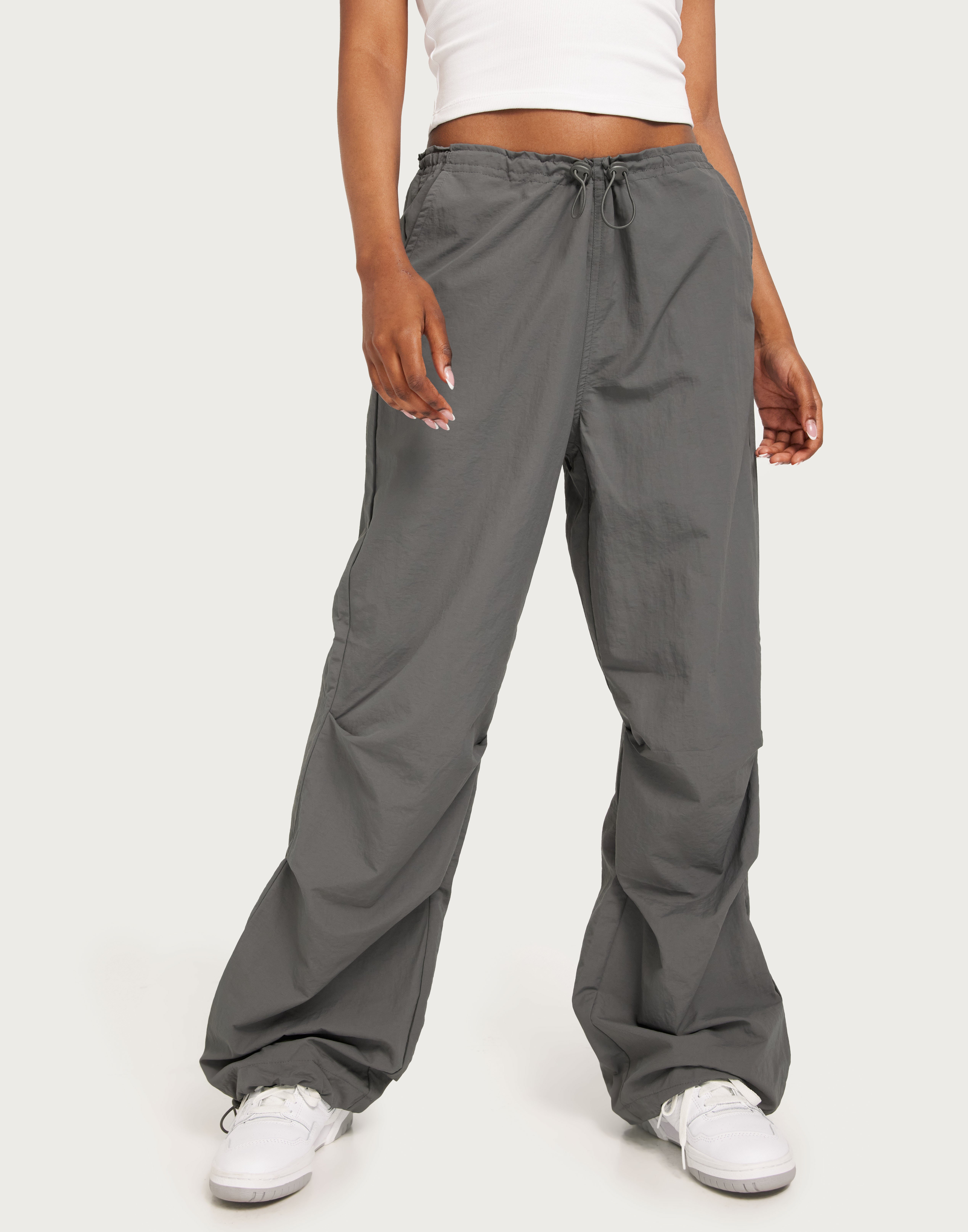 Buy Only ONLECHO MW PARACHUTE PANT PNT - Dark Grey | Nelly.com