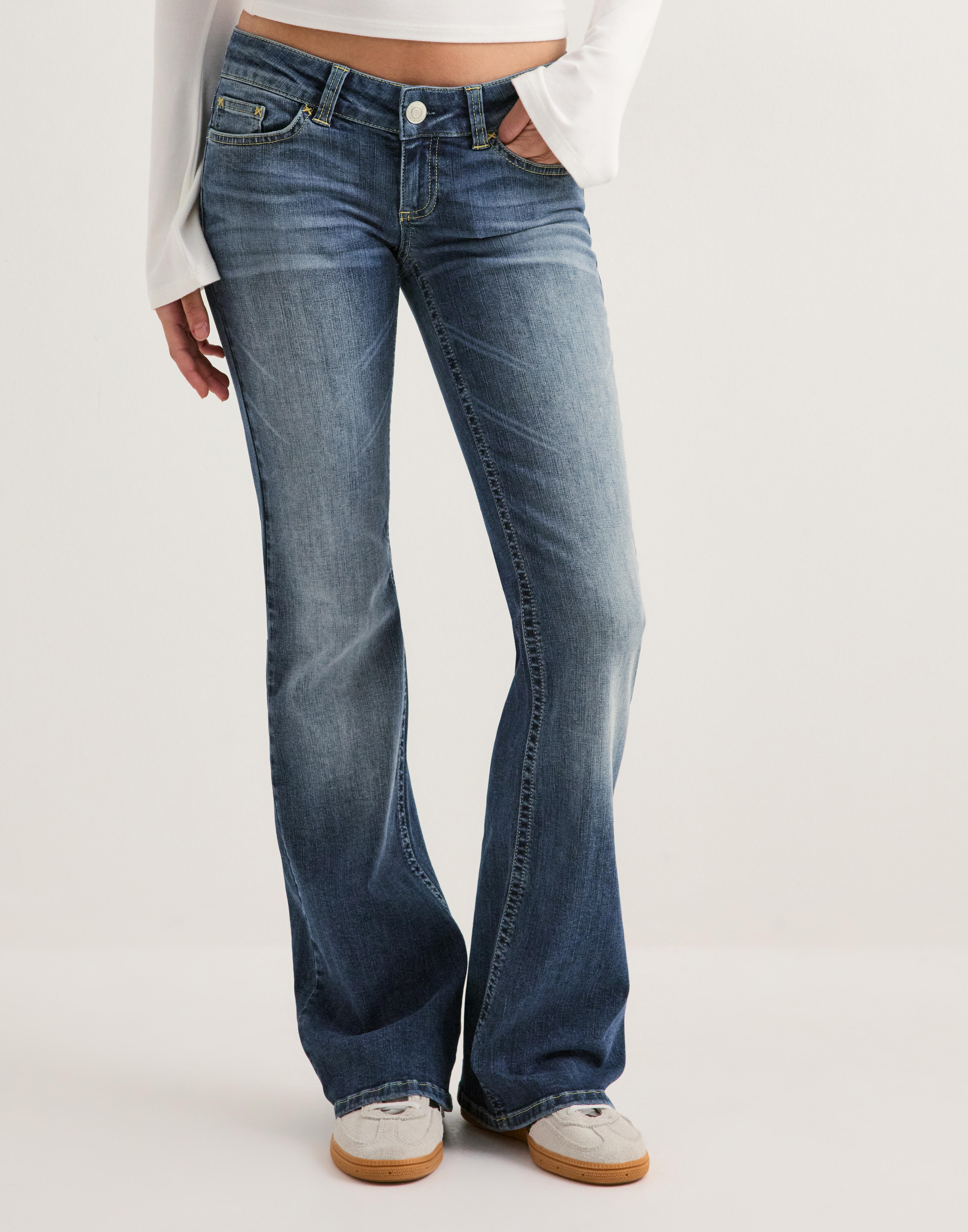 Kjøp Nelly Super Low Waist Bootcut Jeans - Dark Blue | Nelly.com
