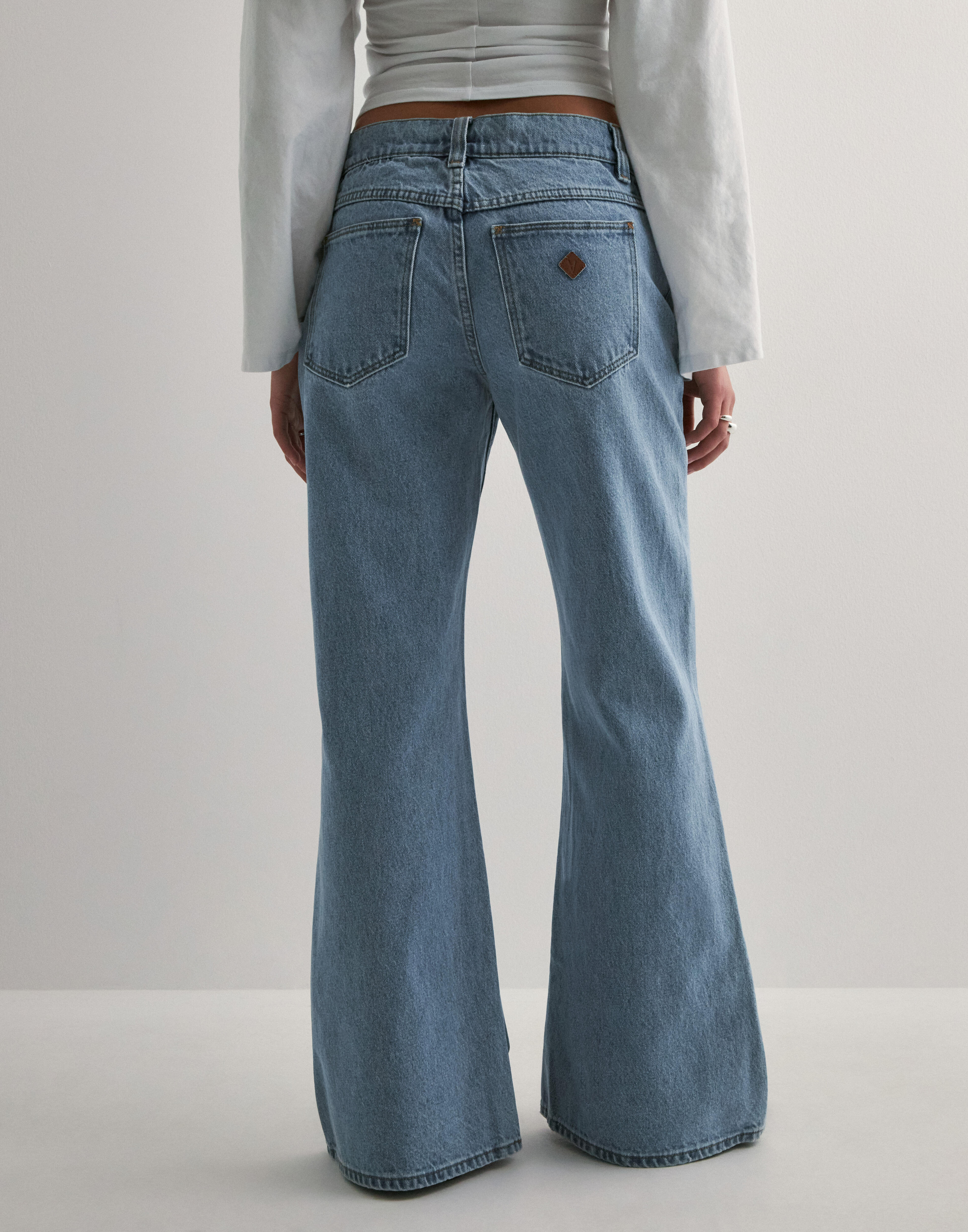 Kjøp Abrand Jeans 99 LOW BAGGY FLARE G - Mid Blue | Nelly.com