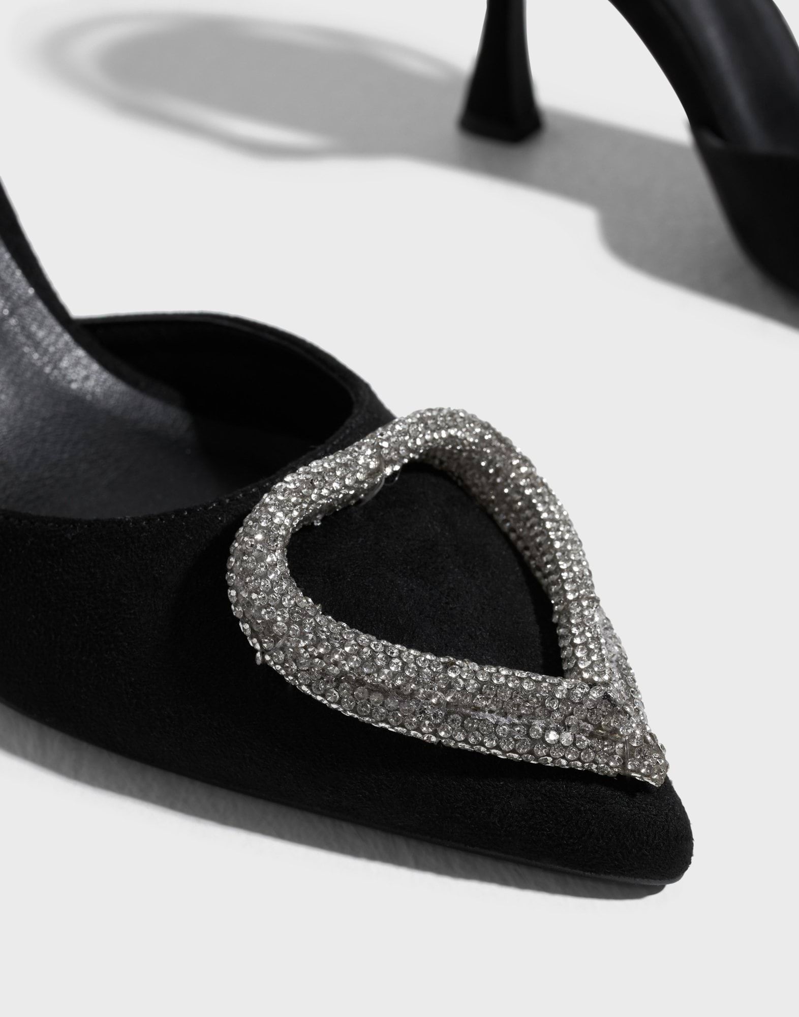 Köp Nelly Rhinestone Heart Pump - Black | Nelly.com