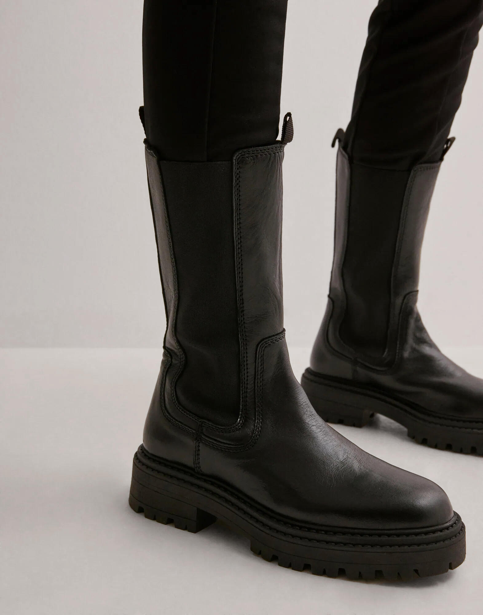 Köp Pavement Tyla - Black | Nelly.com