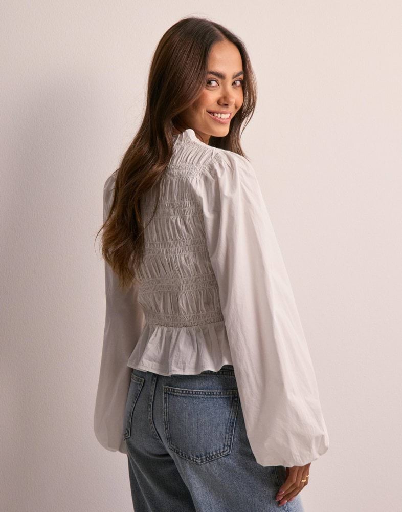 Köp Nelly Flirty Smock Blouse - White | Nelly.com