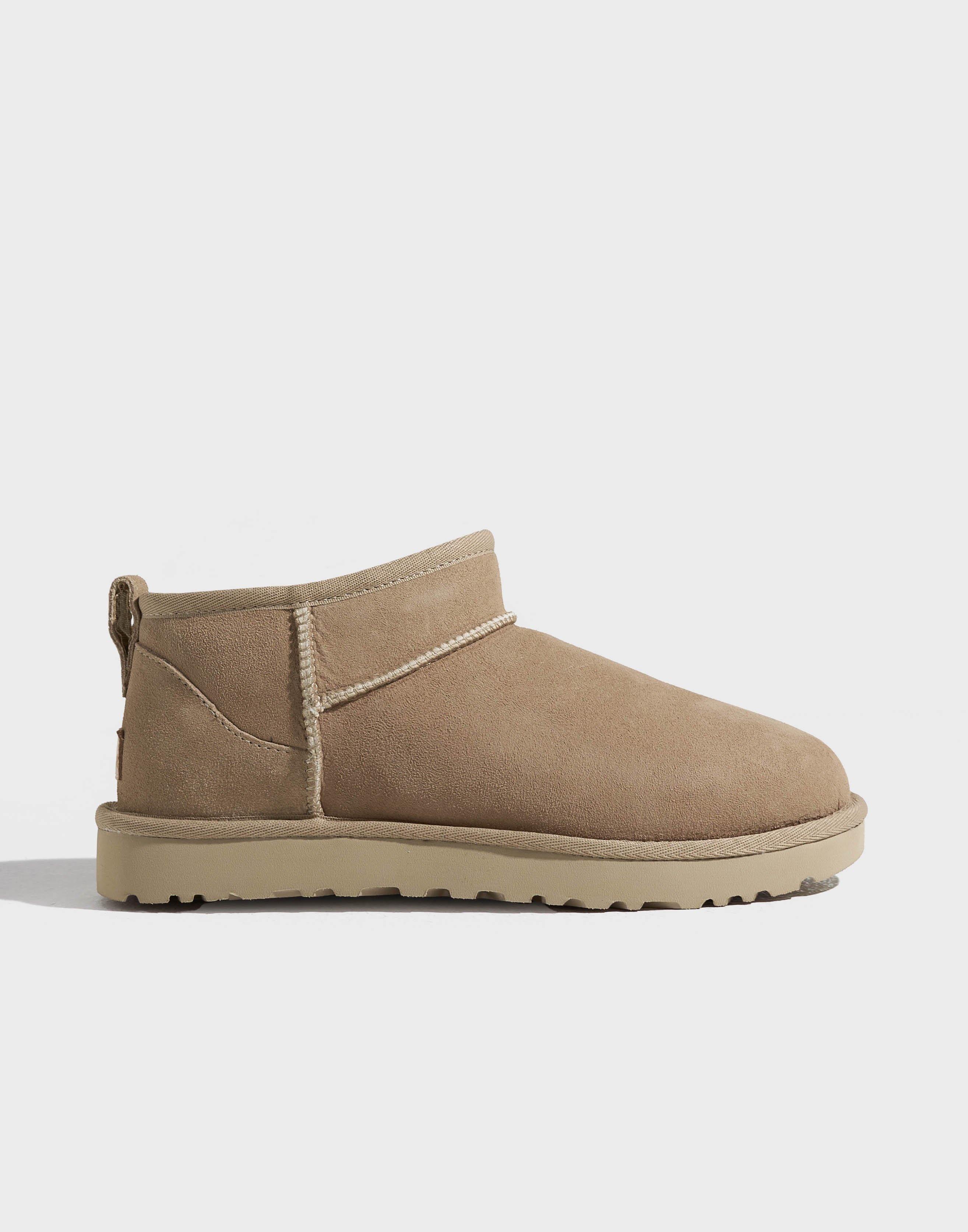Köp UGG W Classic Ultra Mini - Sand | Nelly.com