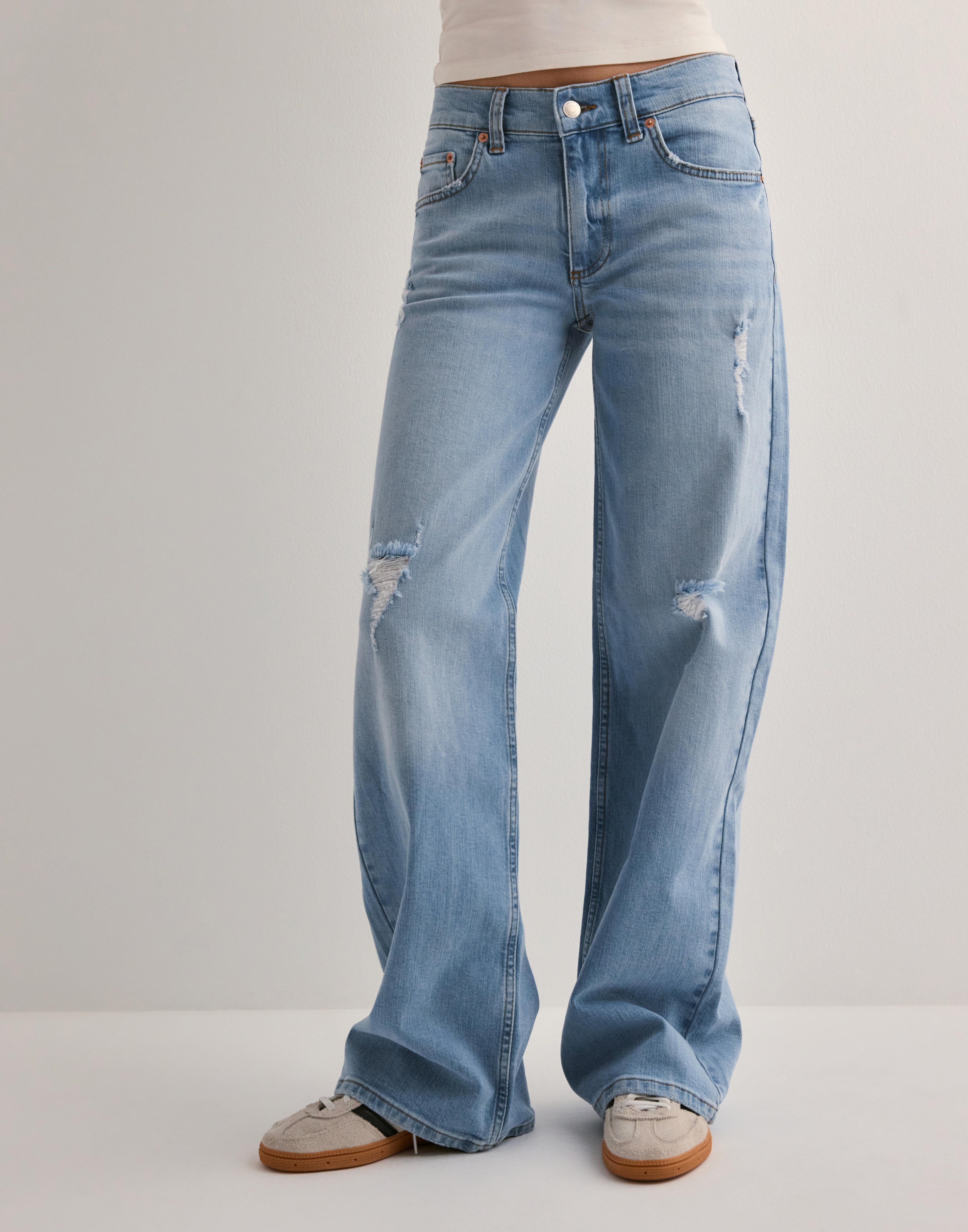 Buy Nelly Low Waist Loose Jeans - Medium Blue | Nelly.com