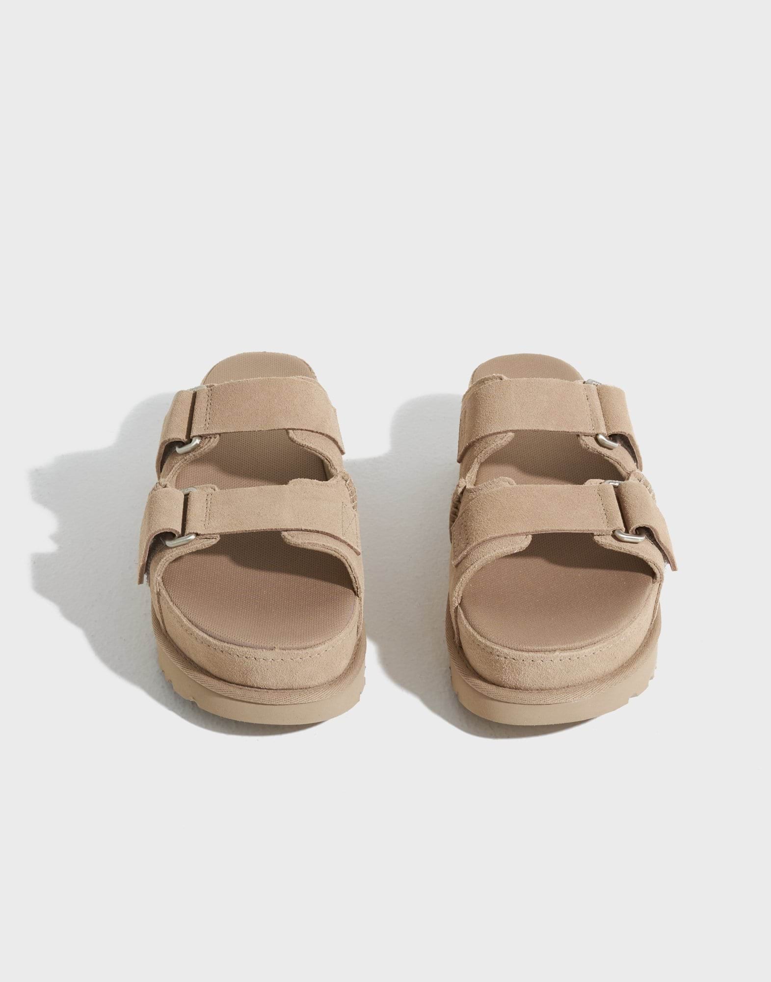 Kjøp UGG W Goldenstar Hi Slide - Sand | Nelly.com