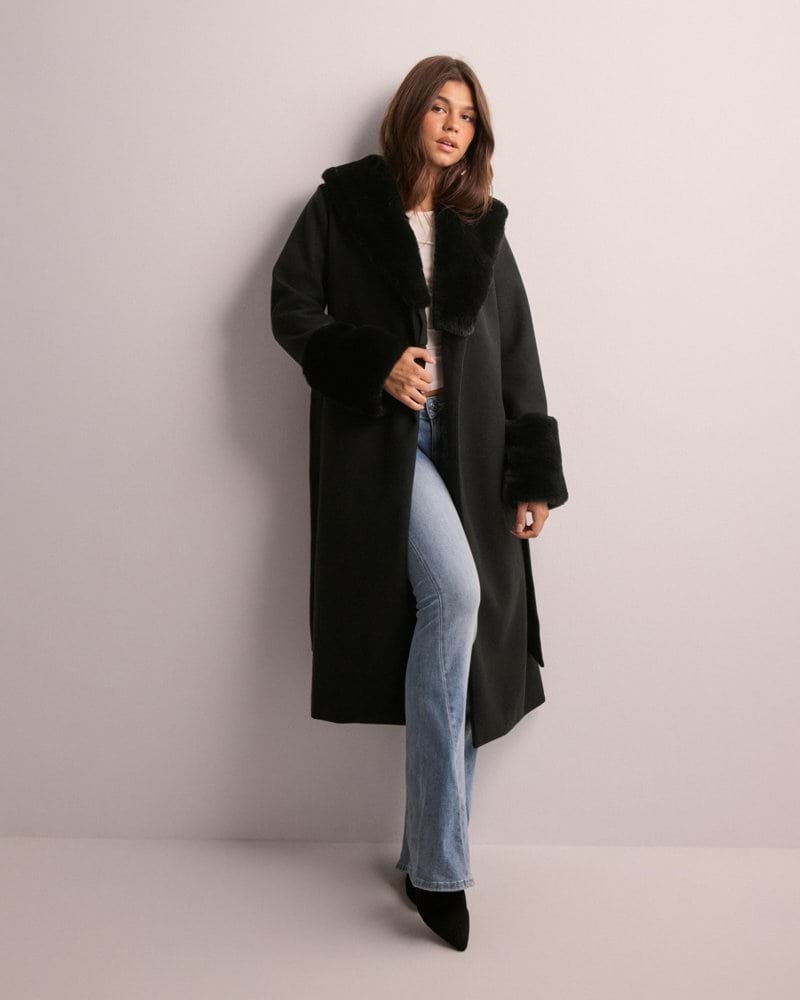 Kjøp Nelly Fur Detailed Coat - Black | Nelly.com