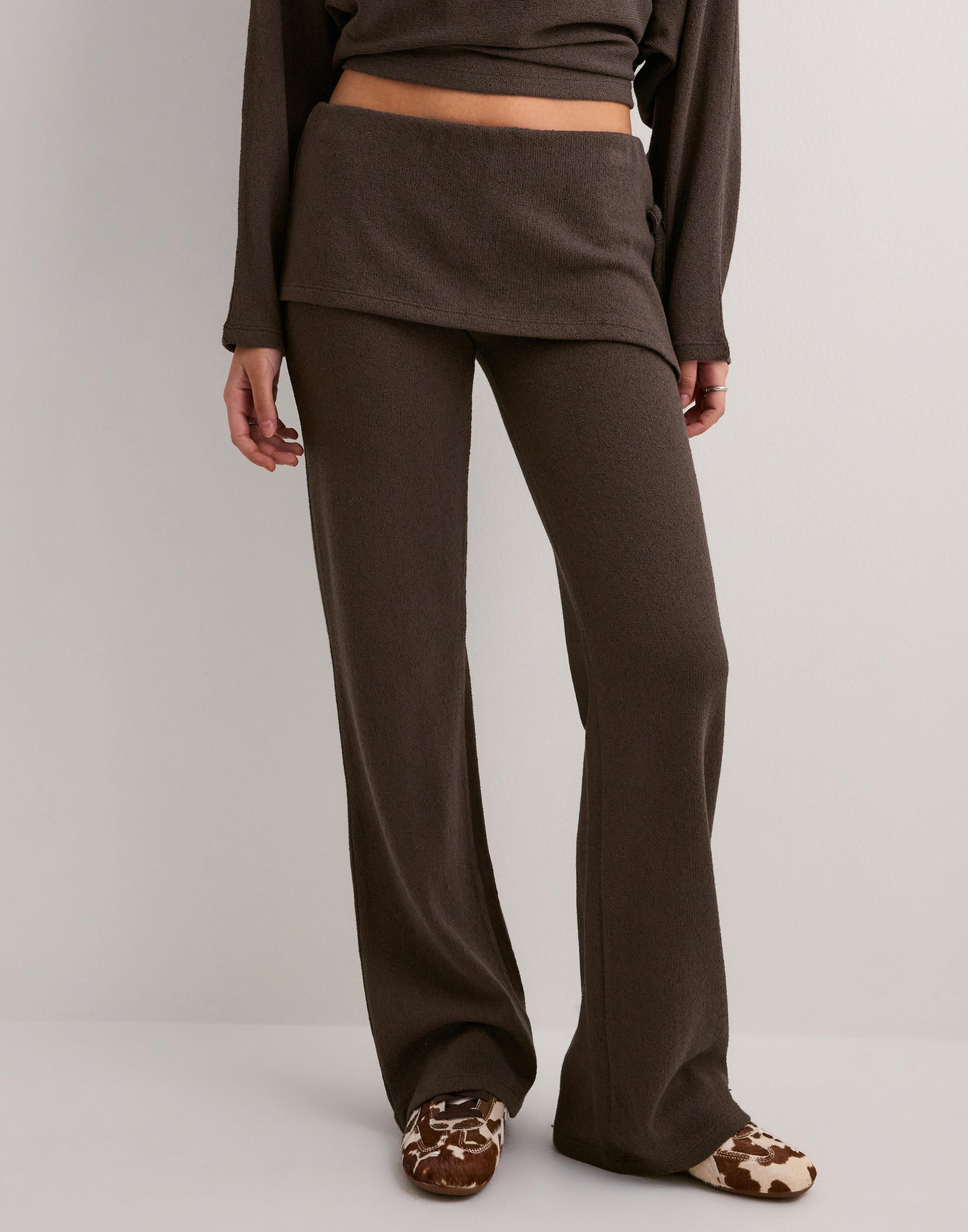 Buy Nelly Effortless Knit Overlay Pants - Dark Brown | Nelly.com