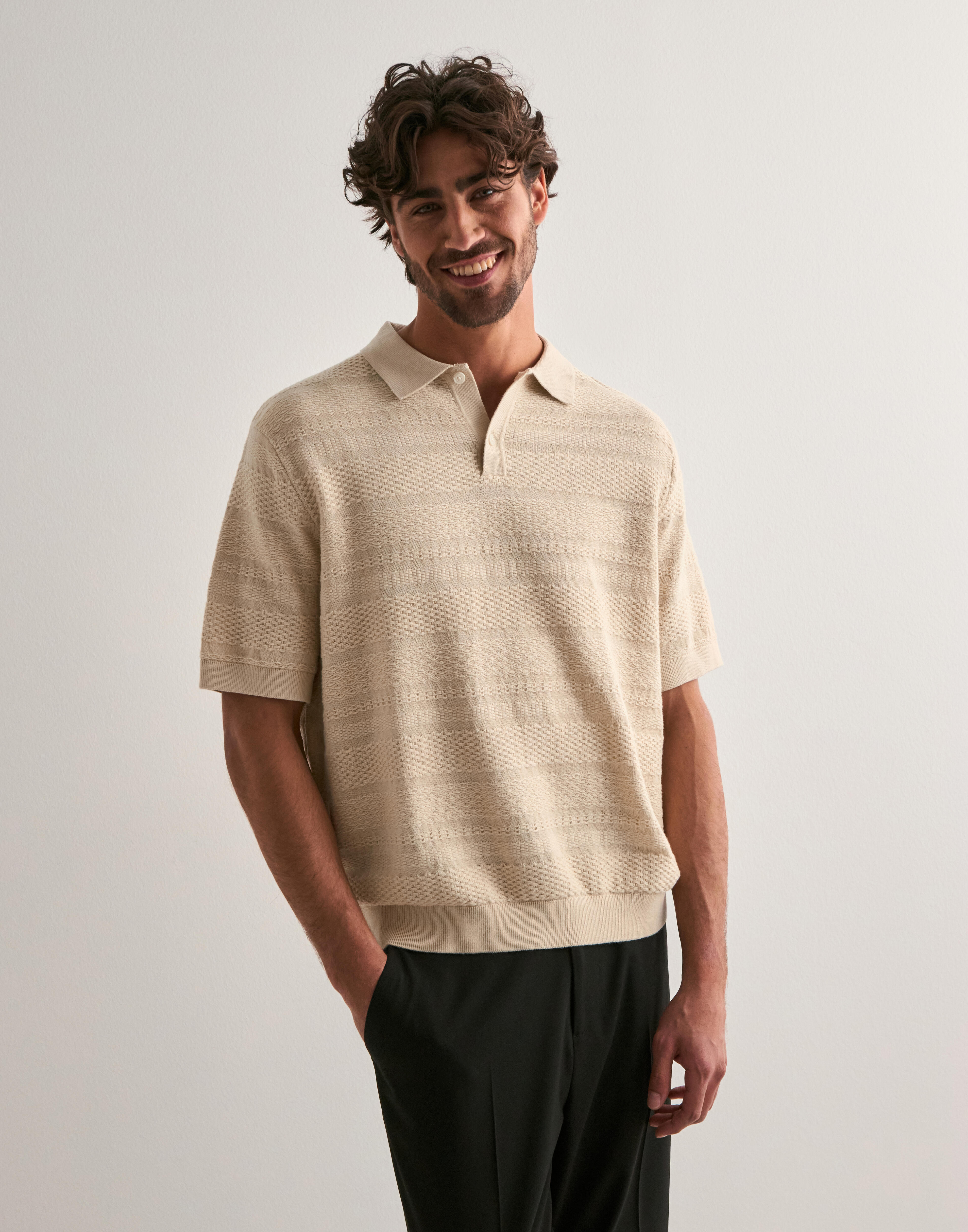 Köp Selected Men SLHFOAM SS KNIT RELAXED STRUCTURE P - Oatmeal | NLYMAN