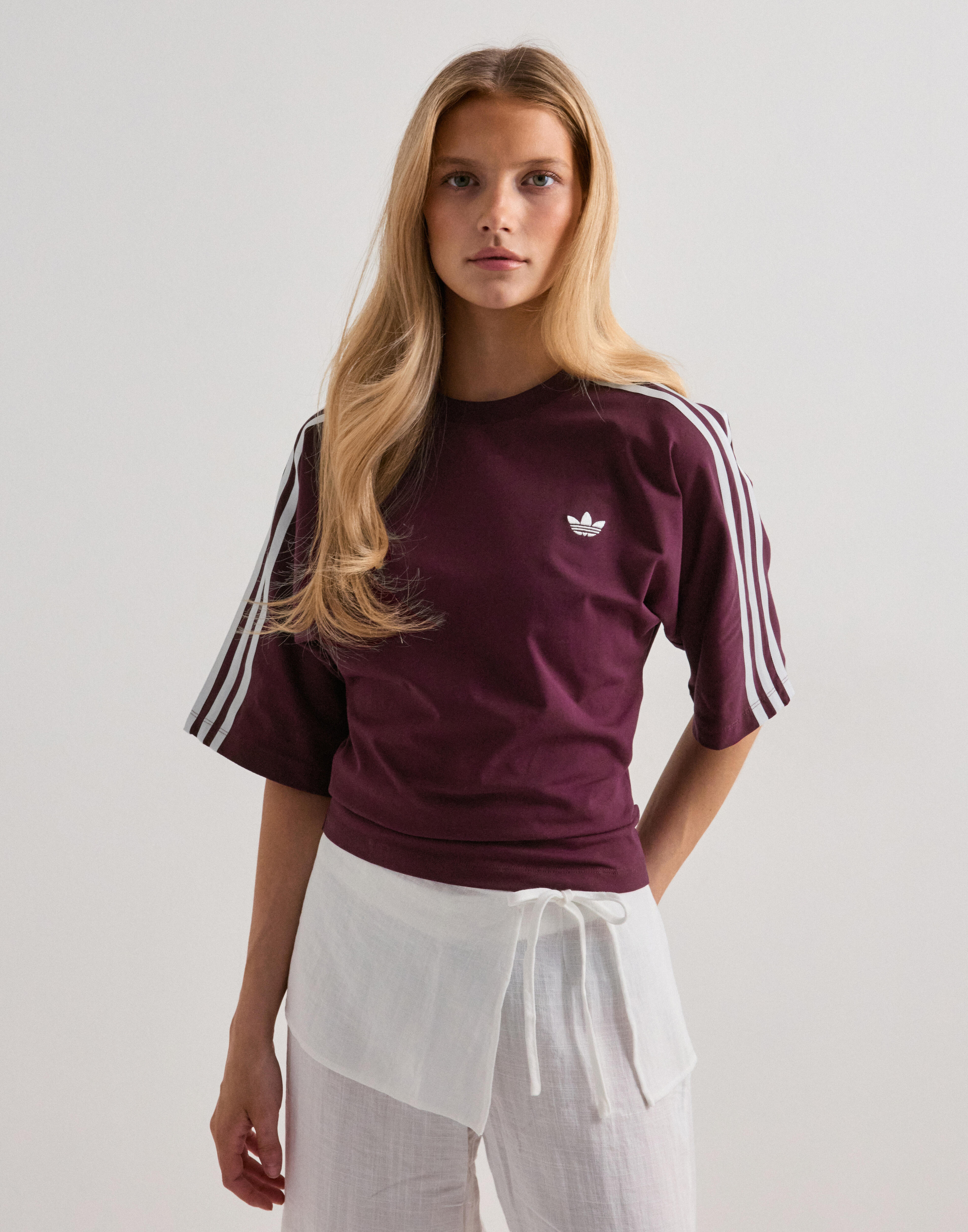 Köp Adidas Originals Slim Ss Tee - Wine | Nelly.com