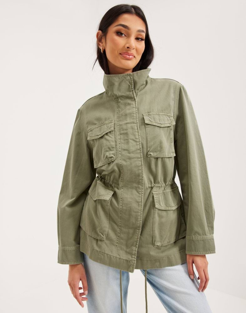 Köp Gant GARMENT DYE FIELD JACKET - Oil Green | Nelly.com