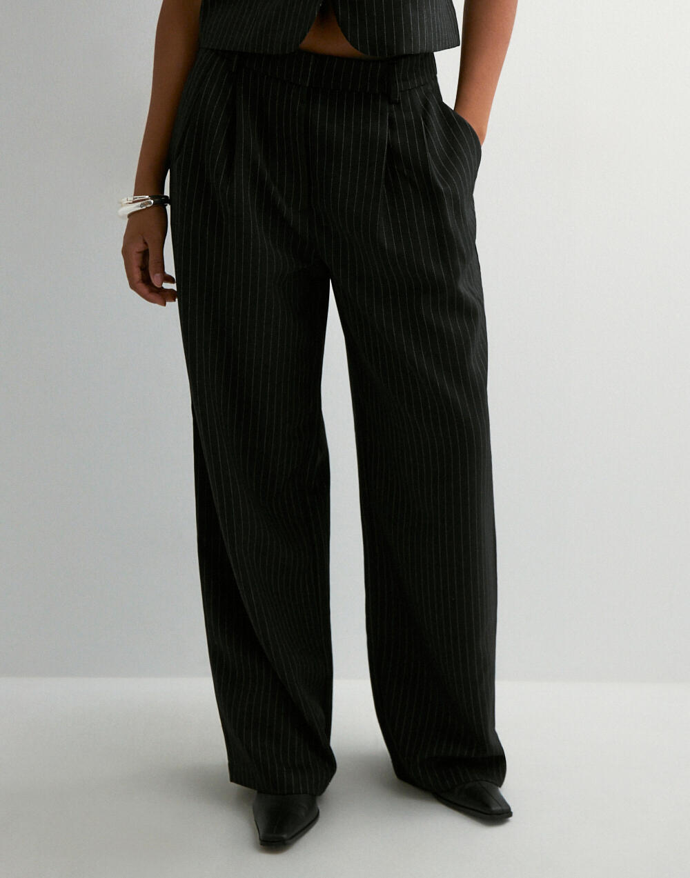 Buy Only ONLREINA HW PLEAT STR PINS PANT TLR - 0BXJ | Nelly.com