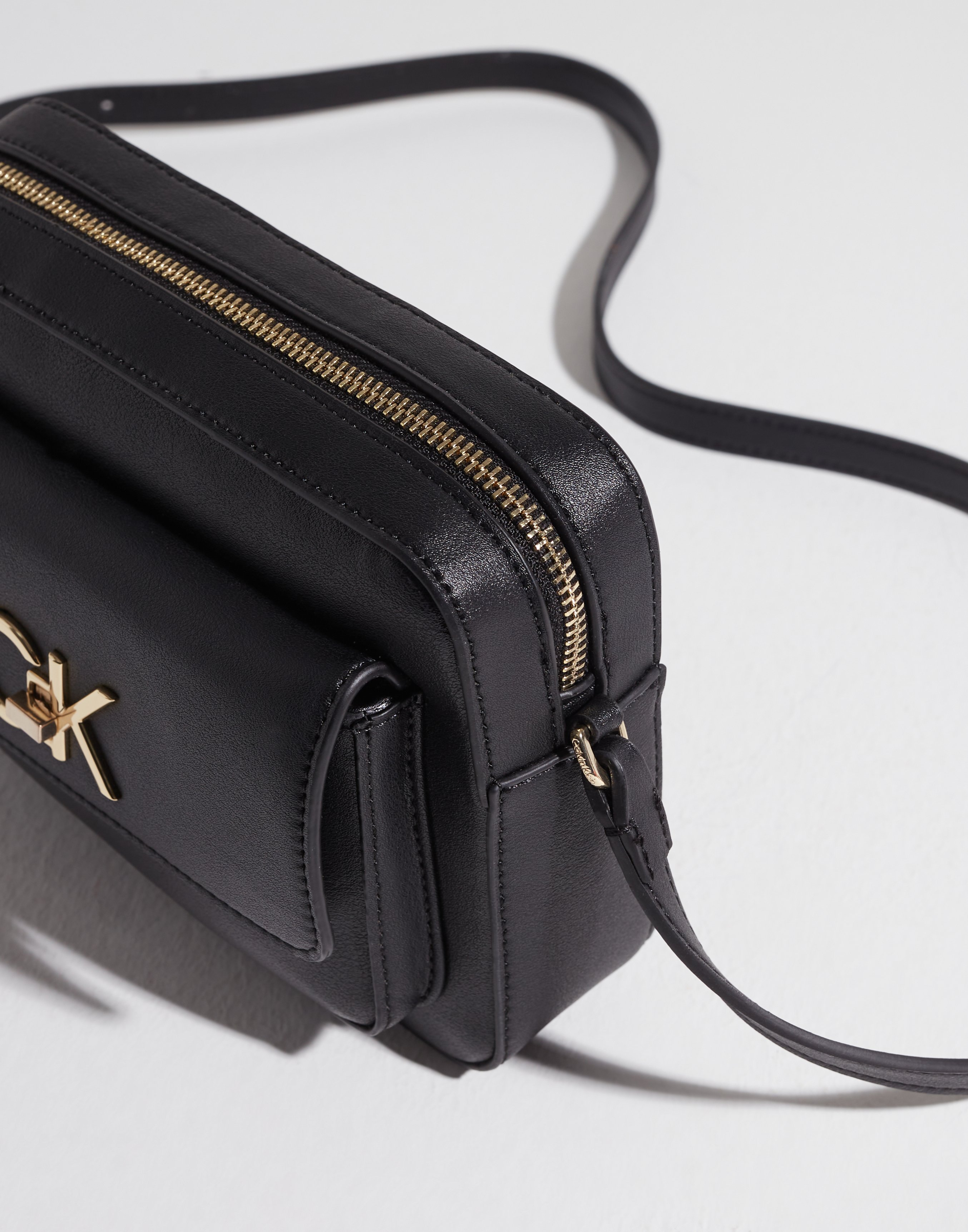 Buy Calvin Klein RE-LOCK CAMERA BAG WITH FLAP - Black | Nelly.com