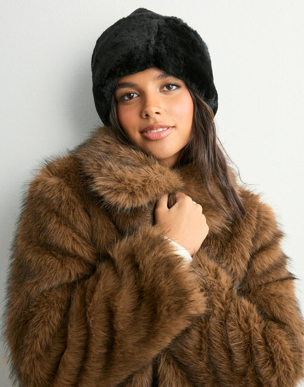 Kjøp BECKSÖNDERGAARD Dora Shearling Hat - Black | Nelly.com