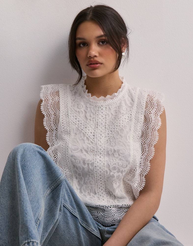 Köp Only ONLKARO S/L LACE TOP NOOS WVN - Cloud Dancer | Nelly.com