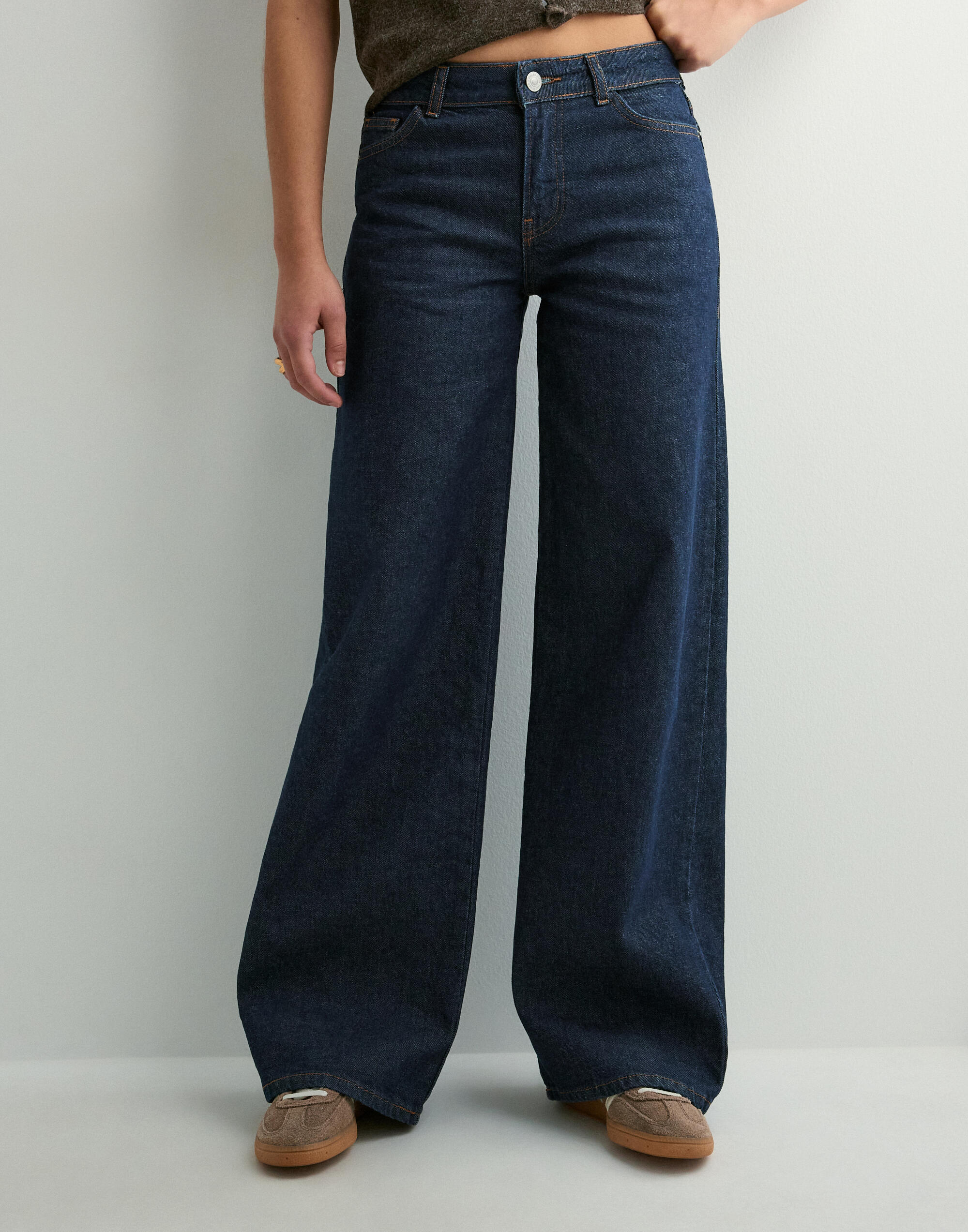 Kjøp Pieces PCSELMA LW WIDE JEANS RINSE NOOS BC - 8M2U | Nelly.com