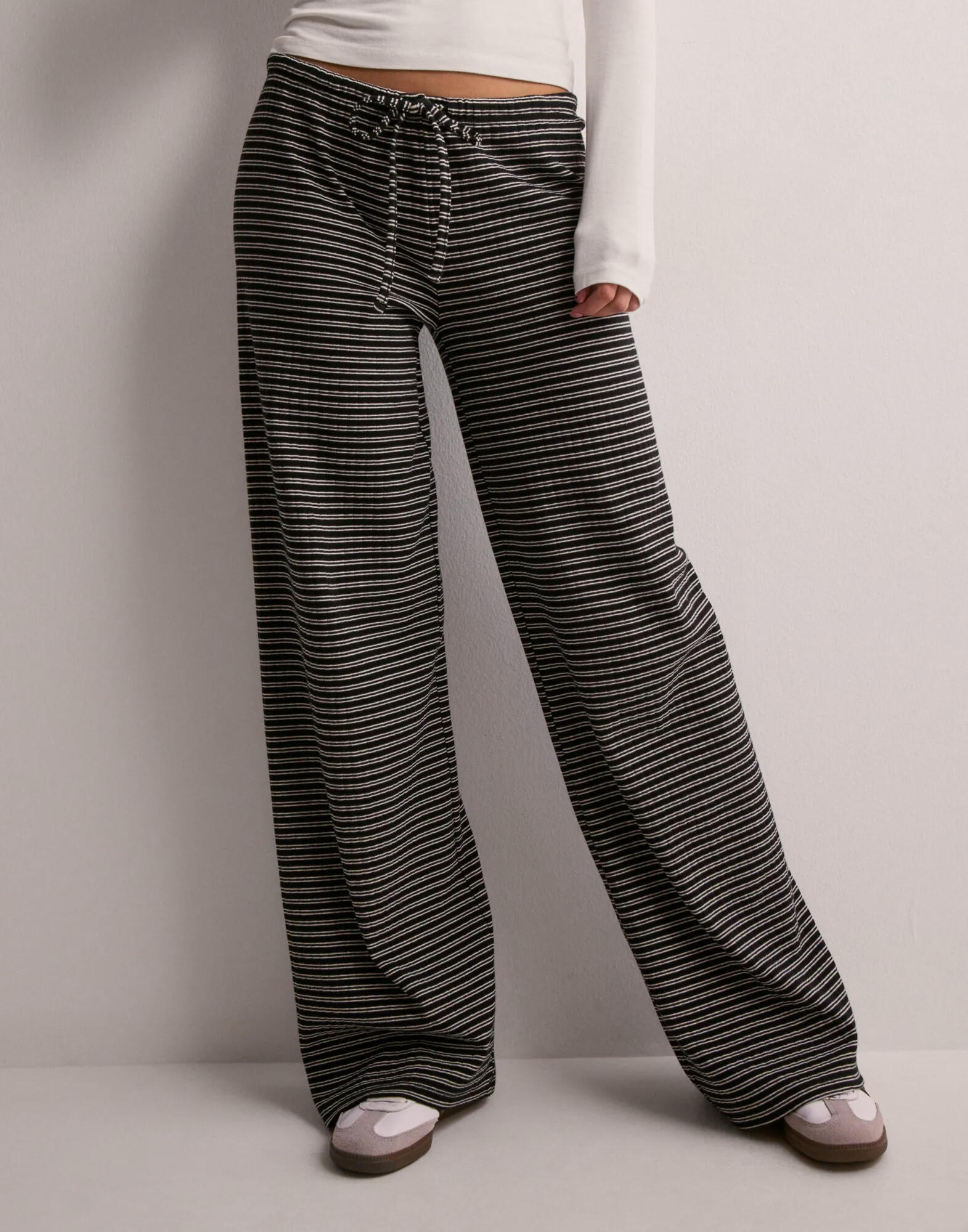 Buy Nelly Stripe Chill Pants - Black/White | Nelly.com