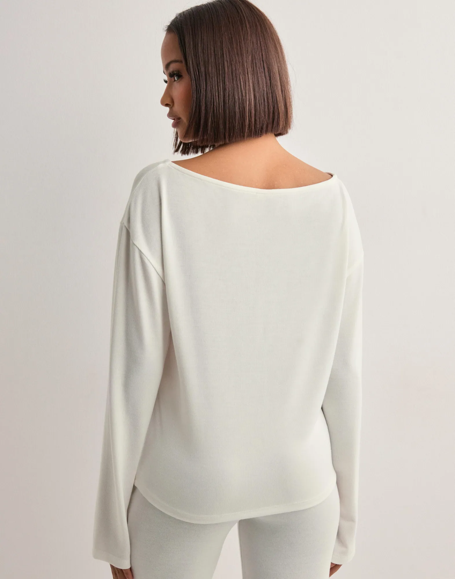 Köp Nelly My Chill Sweat - White | Nelly.com