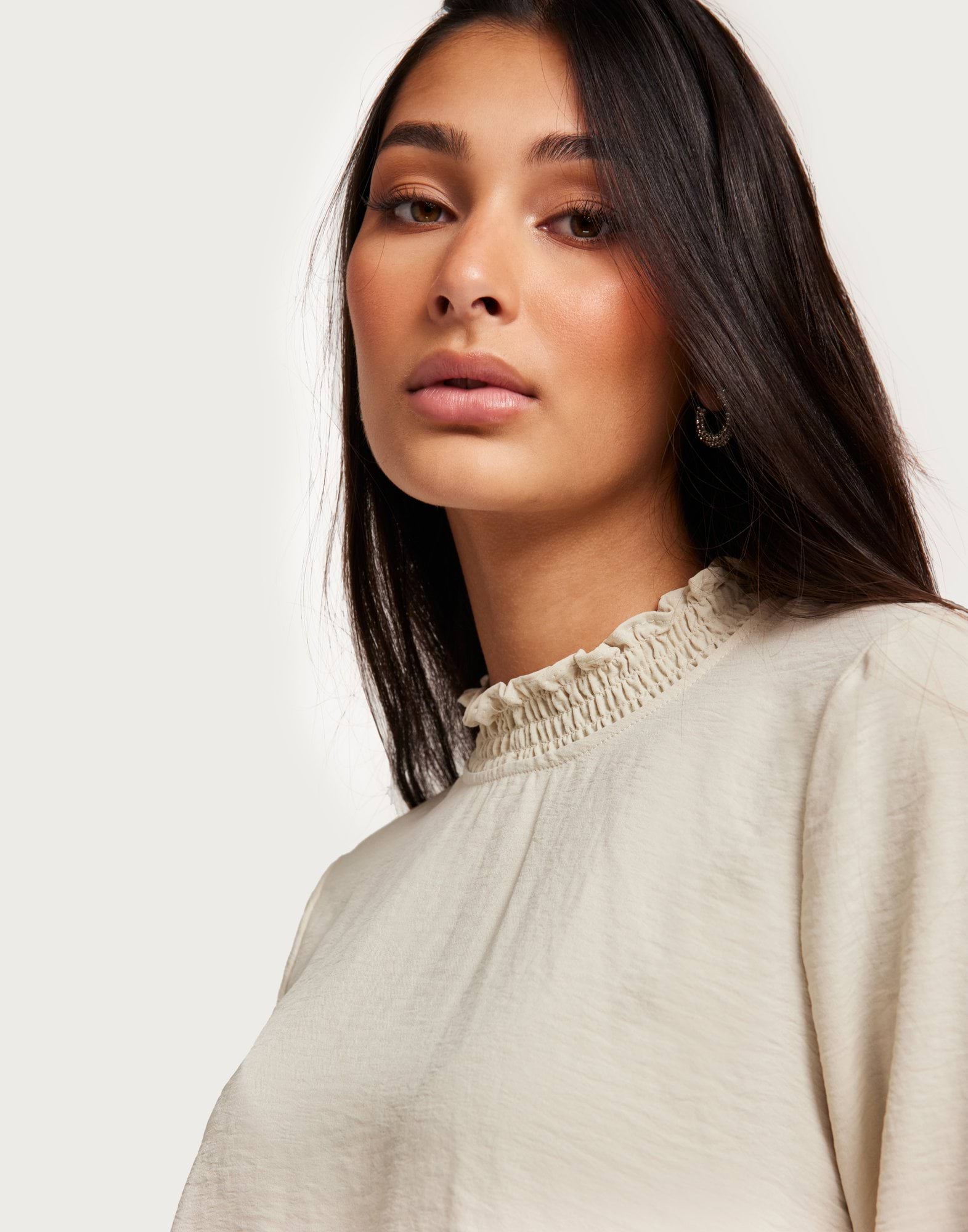 Buy Vero Moda VMALVA LS SMOCK TOP WVN GA NOOS - Pumice Stone | Nelly.com