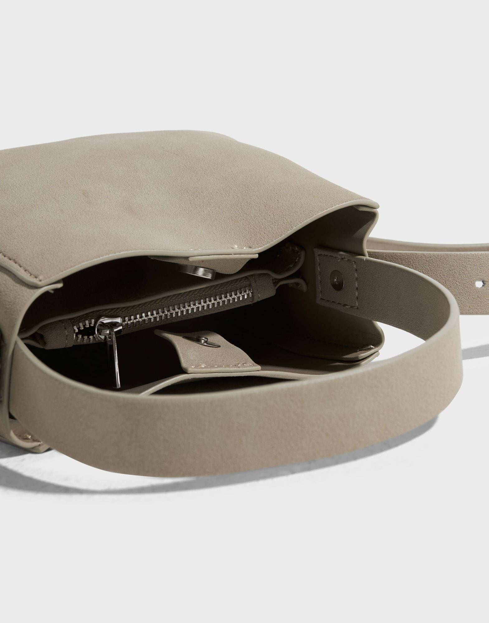 Köp Gina Tricot Pu Mini Bag - Beige | Nelly.com