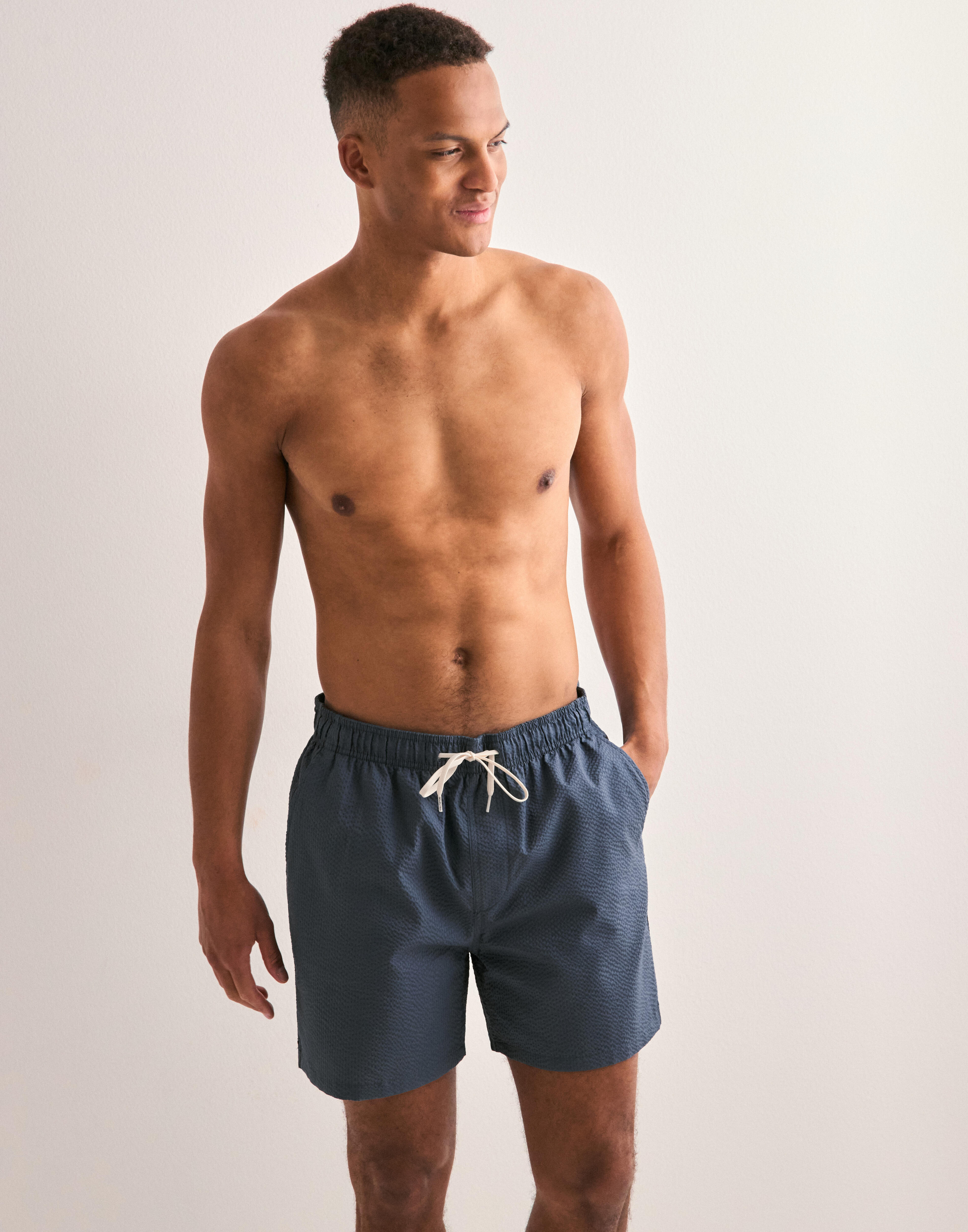 Kjøp Selected Homme SLHCOOPER SEERSUCKER SWIMSHORTS - Bering Sea | NLYMAN