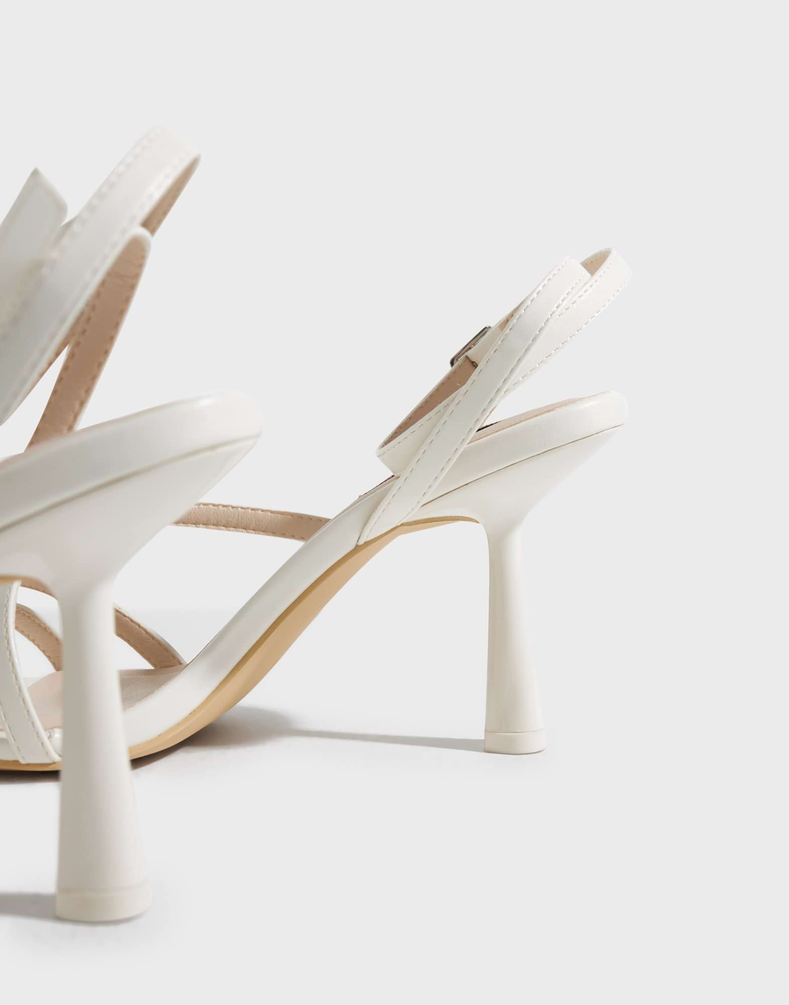 Köp Nelly Strappy Heel - White | Nelly.com