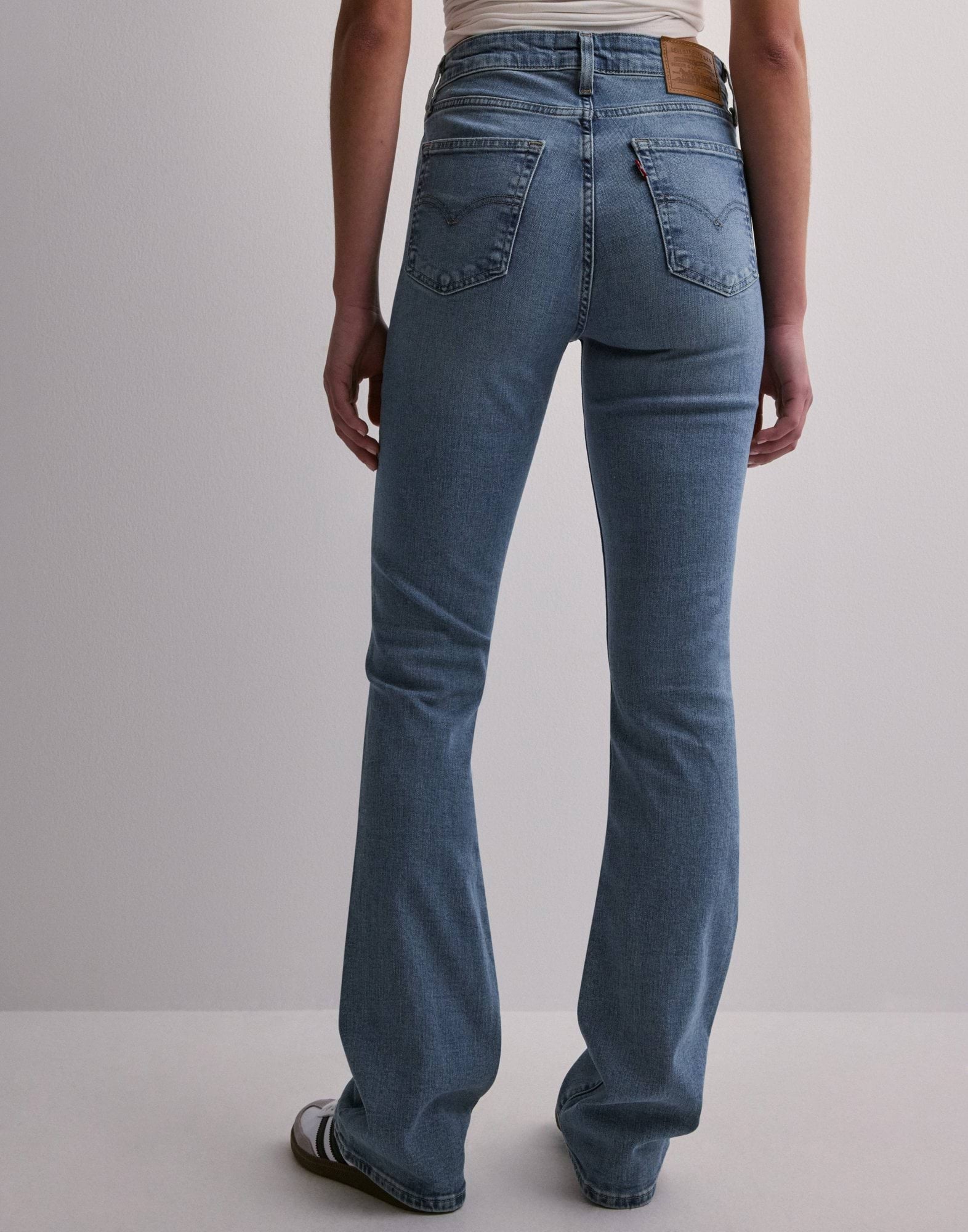 Köp Levi's 725 HIGH RISE BOOTCUT - Light Blue | Nelly.com